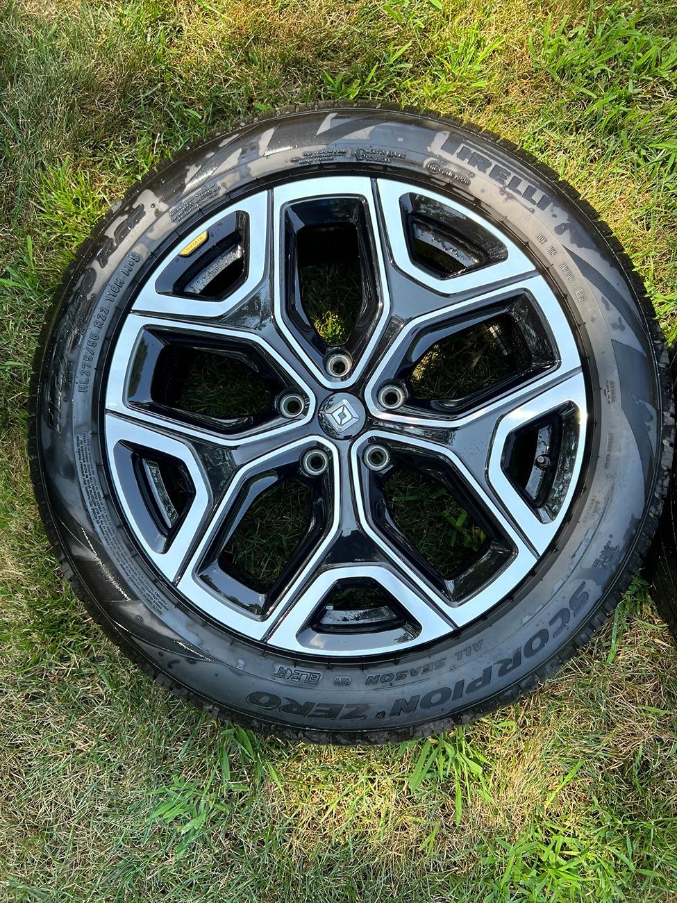 New York - FS: Full Set 22" Bright OEM Wheels and Tires | Rivian Forums ...