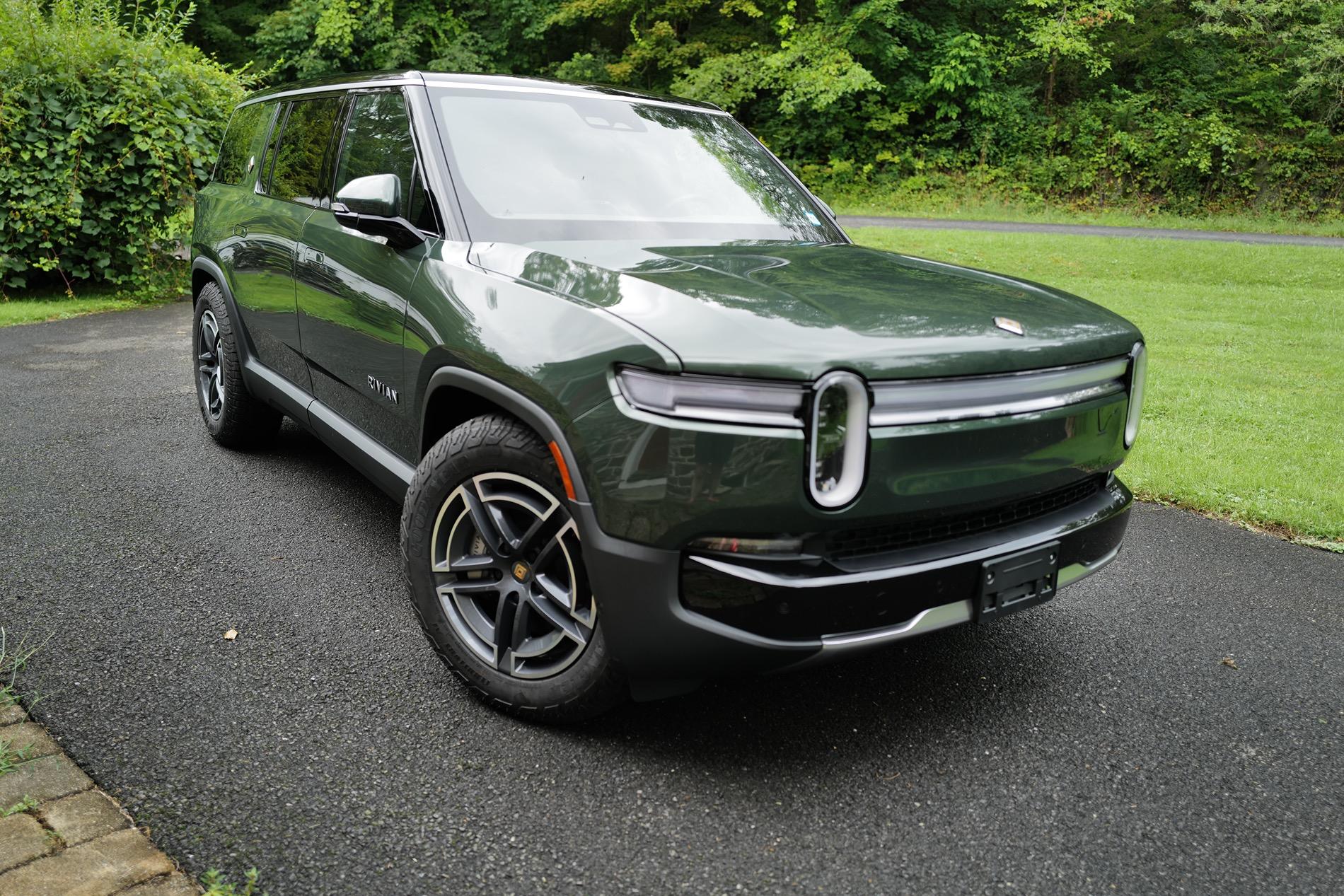 New R1S Fam Member! 2025 Dual Standard R1S delivered today | Rivian ...