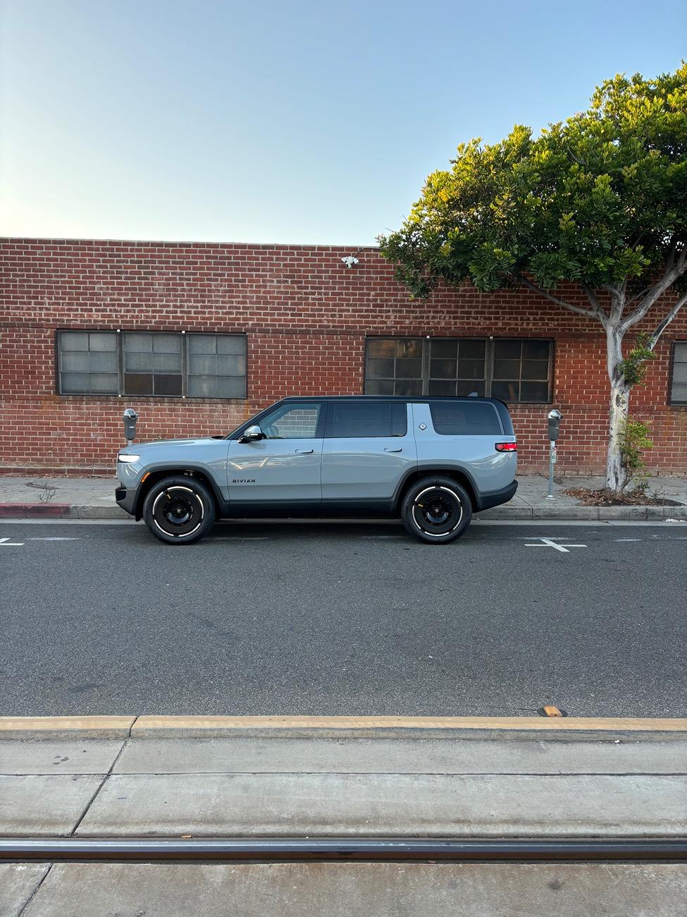 DIY darkout package | Rivian Forum - R1T R1S R2 R3 News, Specs, Models, RIVN Stock ...