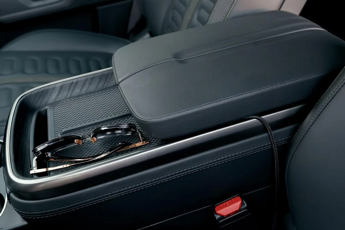 Best Phone Mount/Charger for Rivian R1S/R1T | Rivian Forum - R1T R1S R2 ...