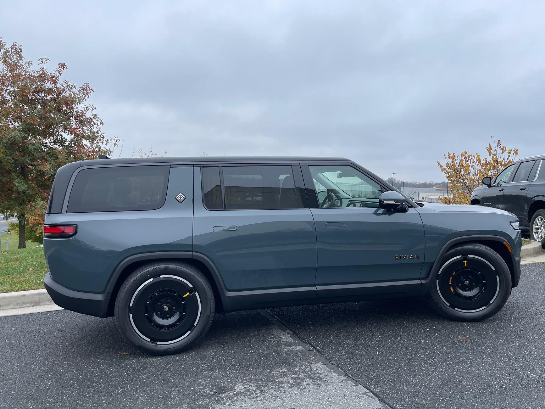 Meet the Big Blue Wave: Storm Blue / Ocean Coast R1S | Rivian Forums ...