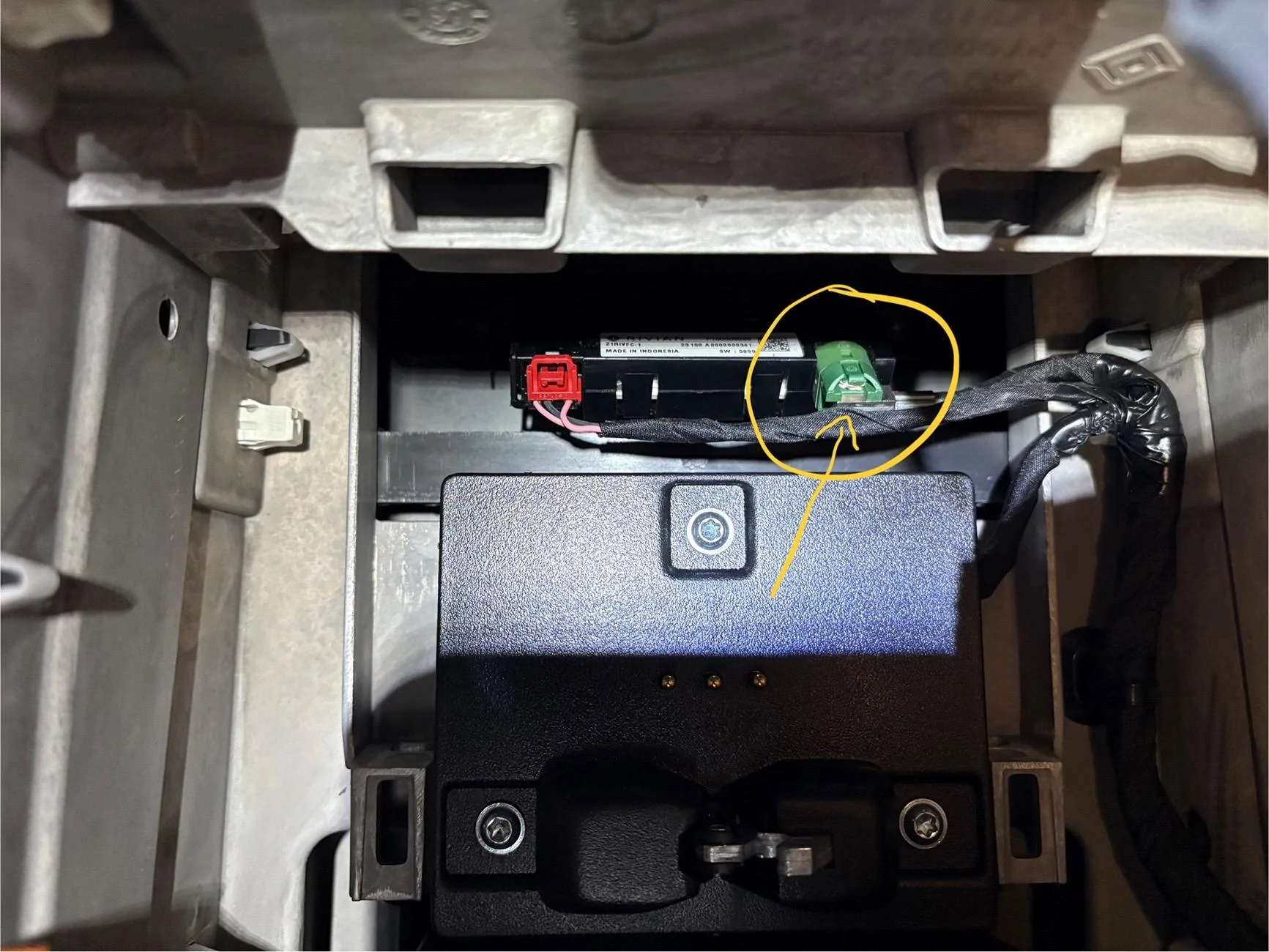 Console USB ports | Rivian Forum - R1T R1S R2 R3 News, Specs, Models ...