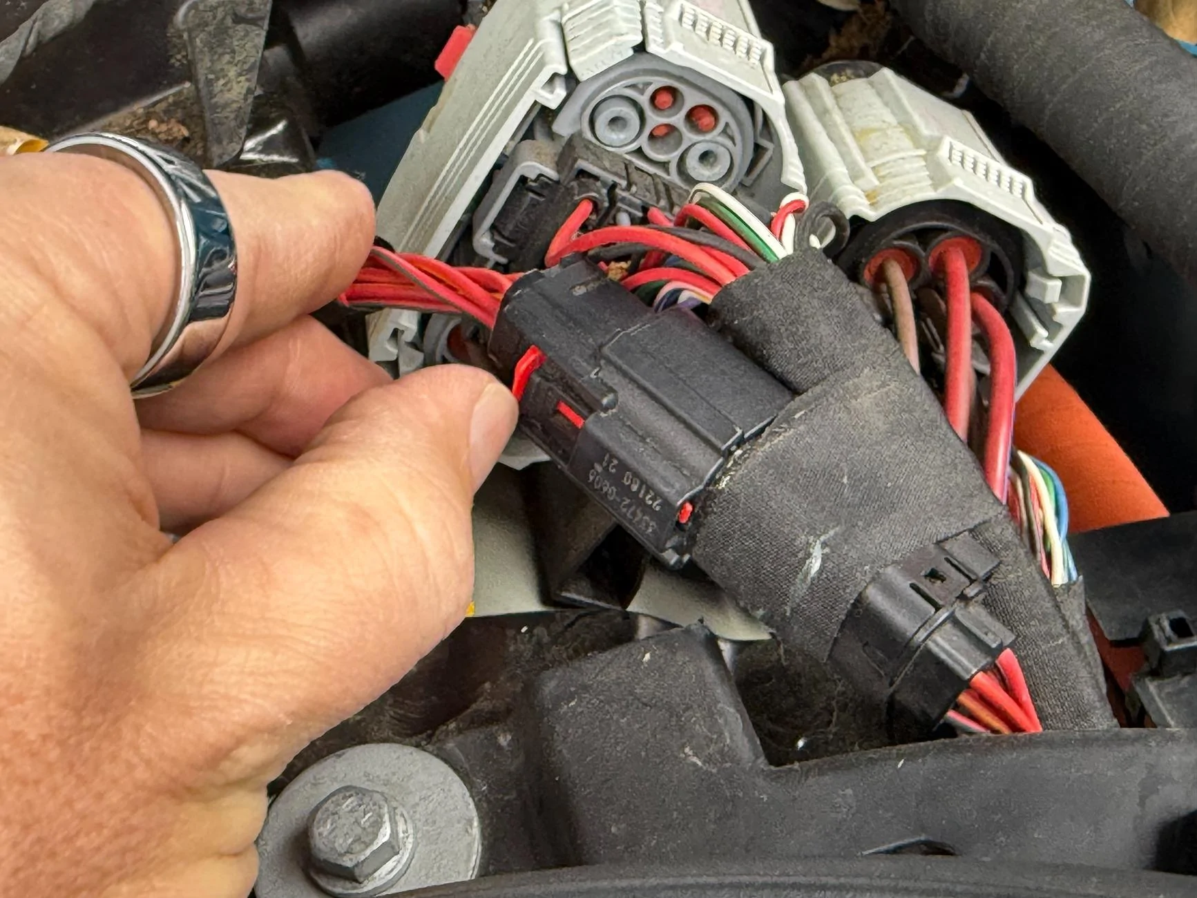 No Error Codes: How to change or disconnect the 12V Battery w/o throwing errors | Rivian Forum ...