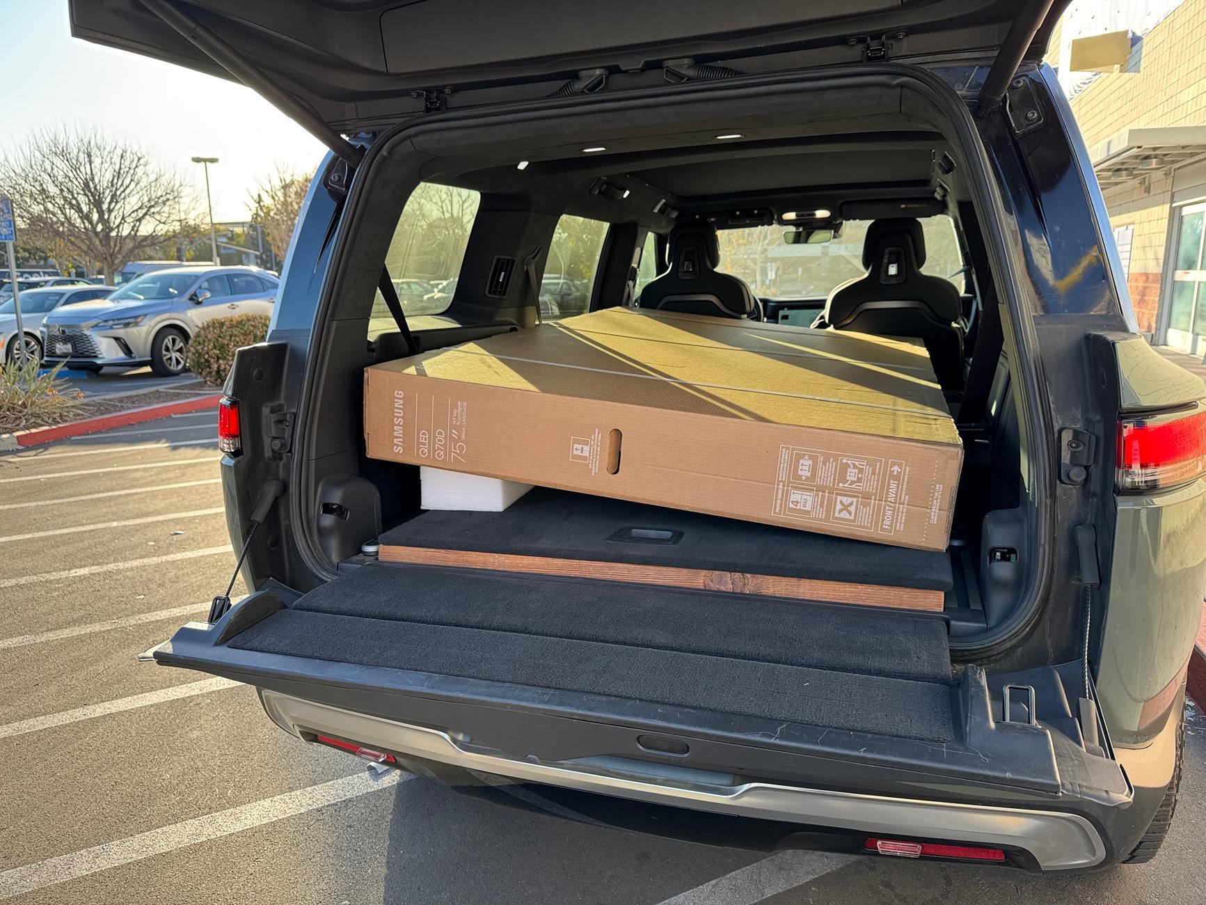 R2 Dimensions: Cargo Space & Back Seat Width / Space (Measurements ...