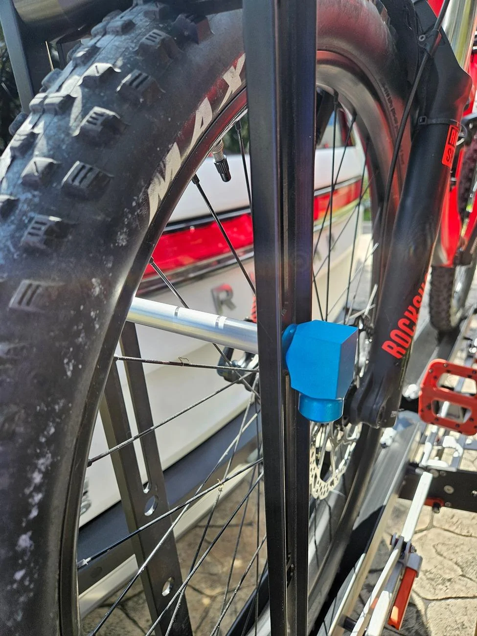 QuikrStuff Mach 2 Hitch Review 1 to 4 bike rack with R1s | Rivian Forum ...