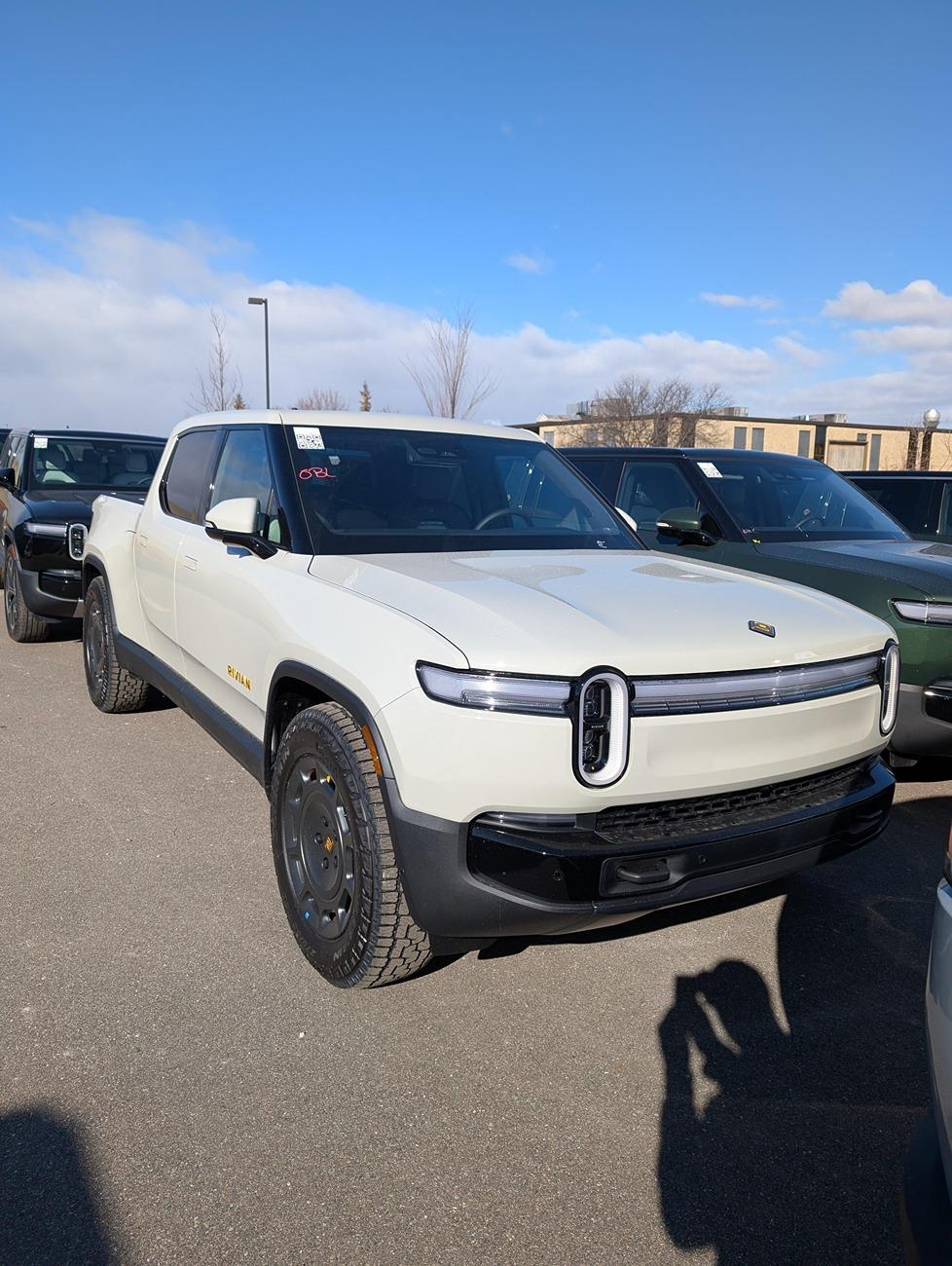 California Dune Color - real life photos (R1S & R1T) | Rivian Forum ...