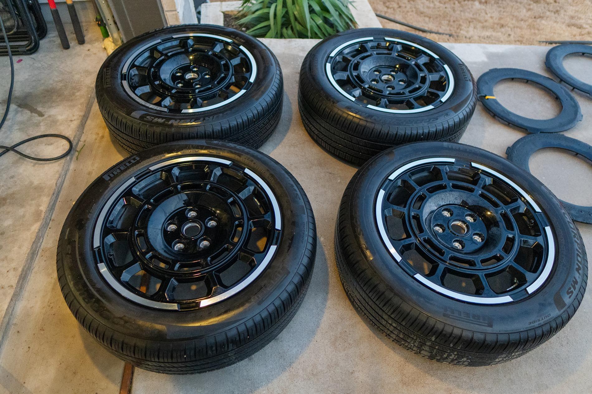 Texas - WTS 22" Range Wheels | Gen 1&2 | 2.43kWh | $2800 OBO | Rivian ...