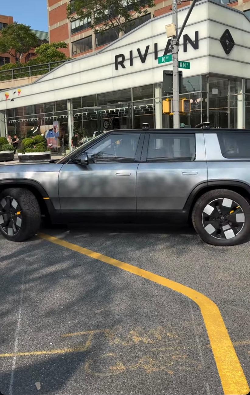 R2 in new gray / silver color - video & photos (updated with in-studio ...