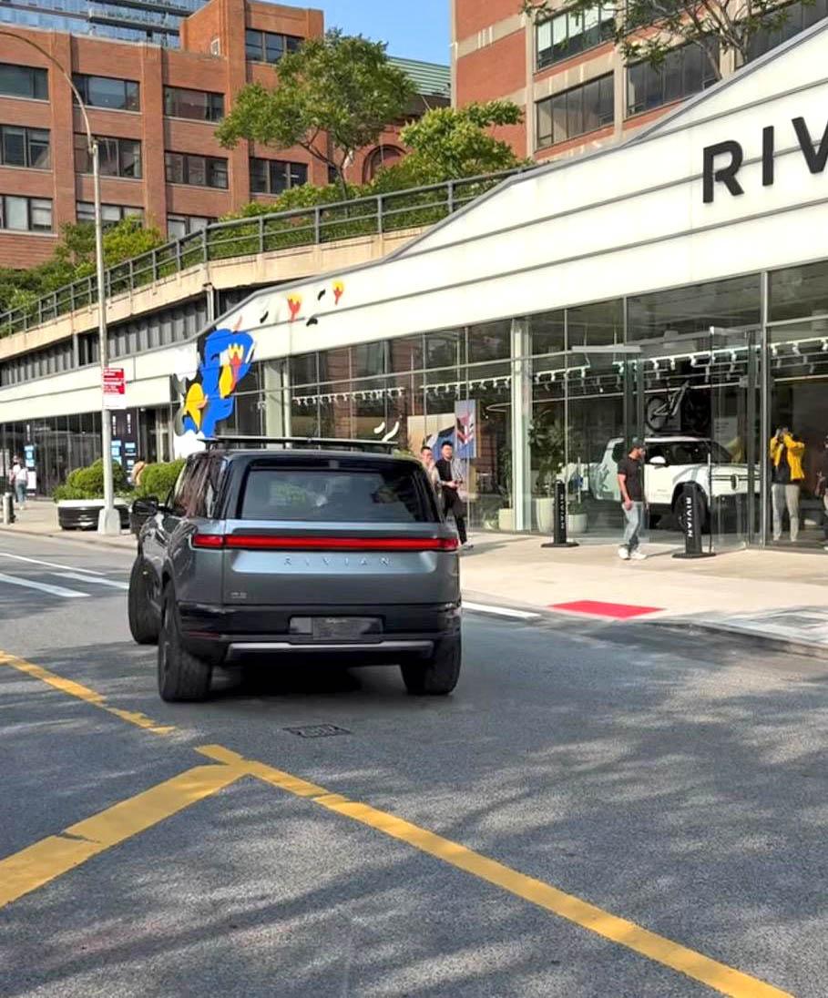 R2 in new gray / silver color - video & photos (updated with in-studio ...