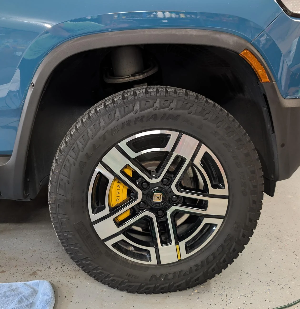 R1S 20 inch replacement: Michelin Defender LTX M/S 2 vs vs Goodyear ...