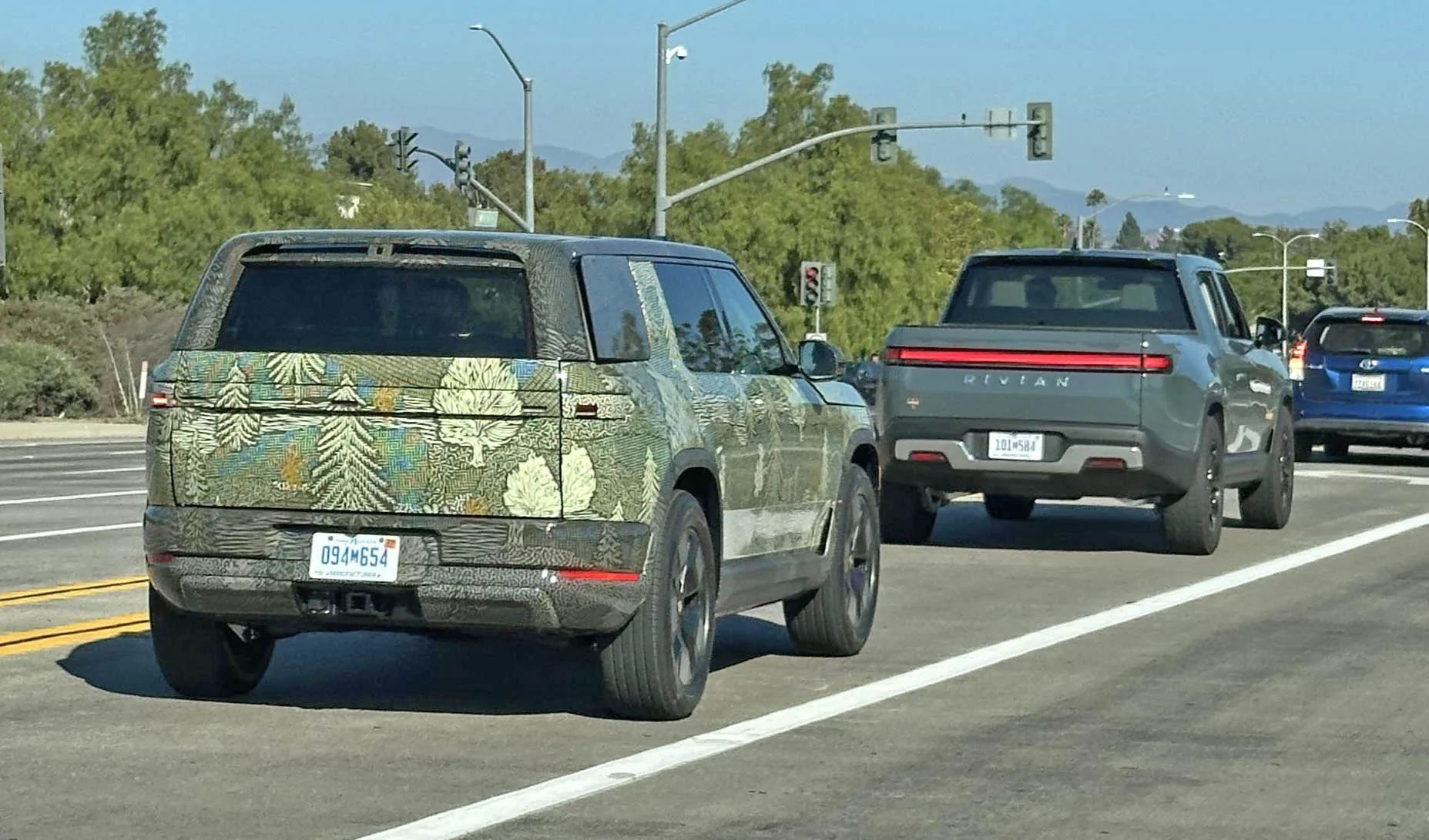 R2 spotted with rear quarter window pop-out / vented + aero wheels ...