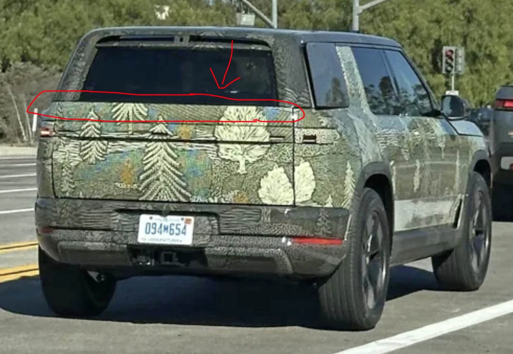 R2 spotted with rear quarter window pop-out / vented + aero wheels ...