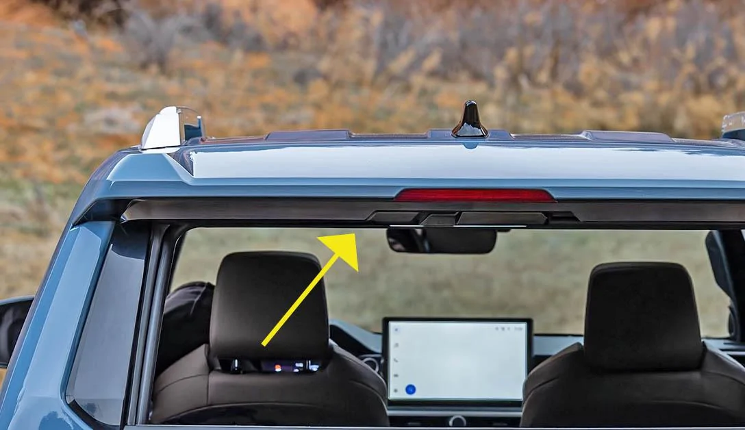 R2 spotted with rear quarter window pop-out / vented + aero wheels ...