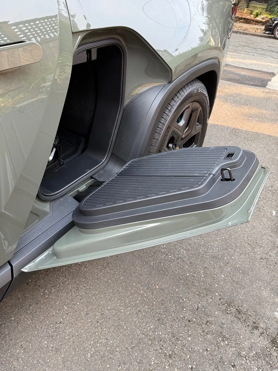 Stuck Gear Tunnel Door (Gen 2 Quad Max) | Rivian Forum - R1T R1S R2 R3 ...