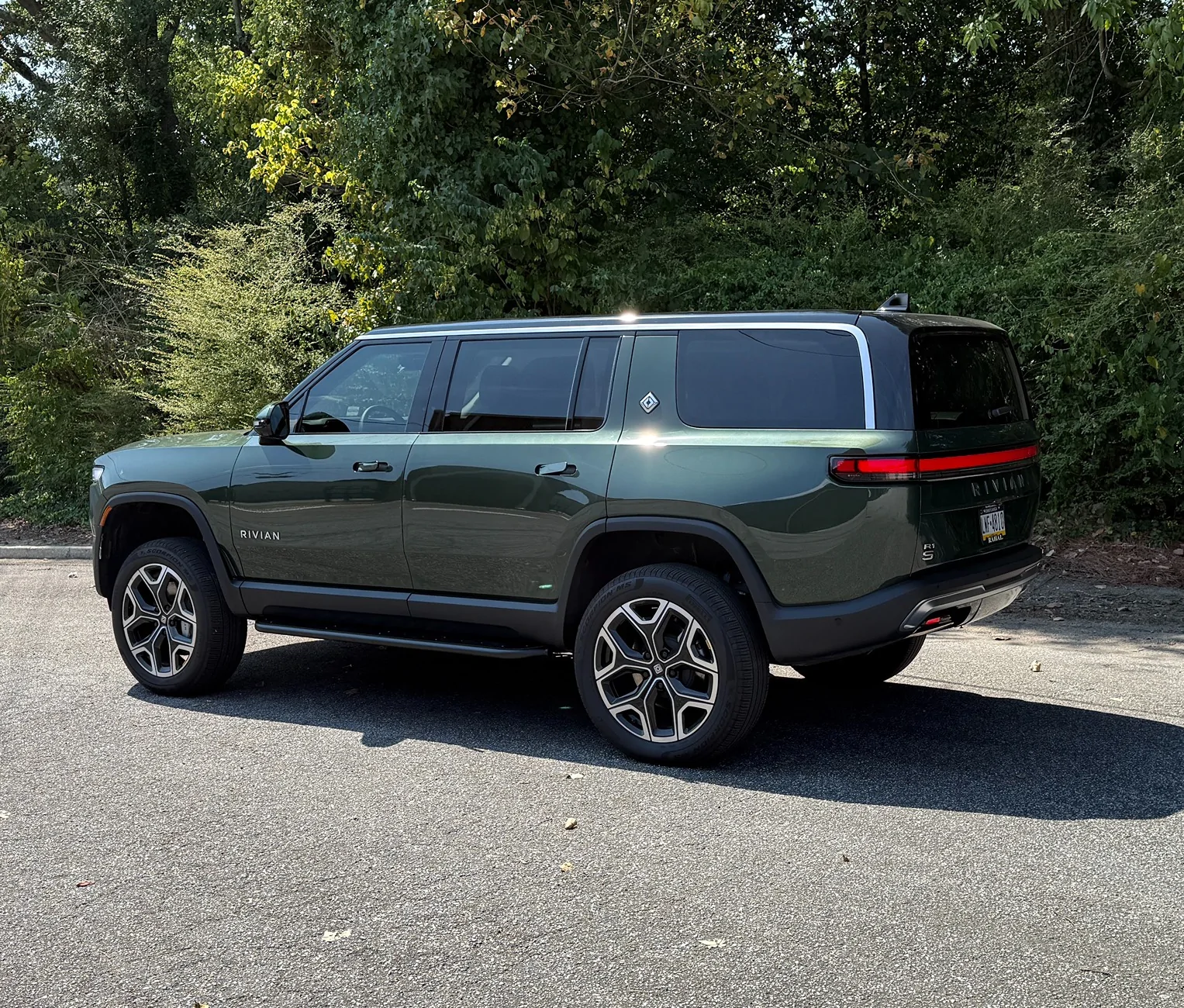 Rivian R1S gets EV Sportline Rock Slider / Running Boards - Step up ...