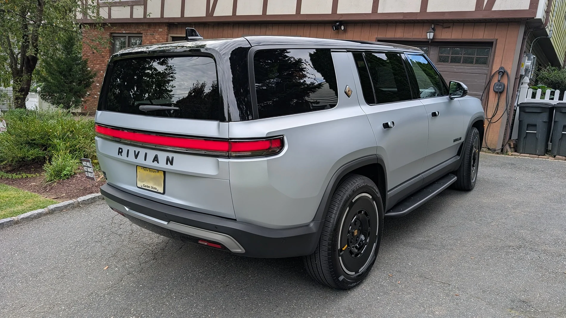 LA Silver + STEK Dynomatte PPF | Rivian Forum - R1T R1S R2 R3 News ...