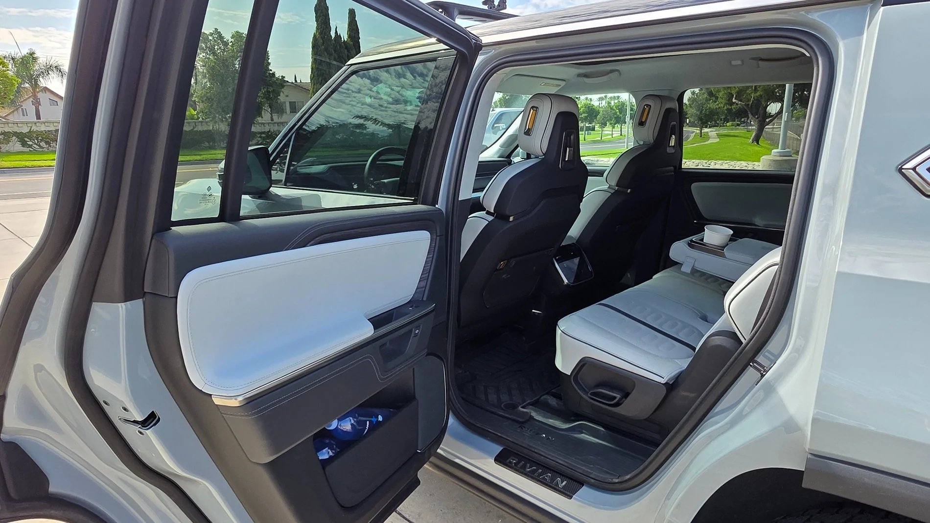 California - For Sale: 2025 Rivian R1S Dual Motor Performance Max with ...