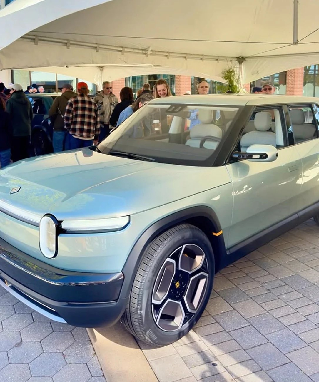 R2 / R3 colors & interior trims: Cloud White, Permafrost, Laguna Beach ...