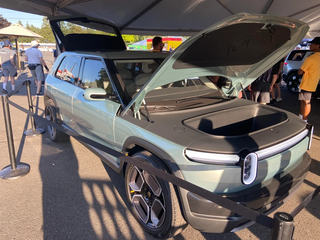 R2 / R3 colors & interior trims: Cloud White, Permafrost, Laguna Beach ...