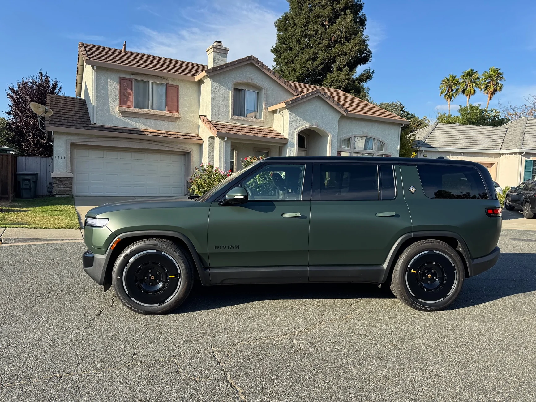 Forest Green R1S wrapped with TWRAPS Stealth PPF | Rivian Forum - R1T ...