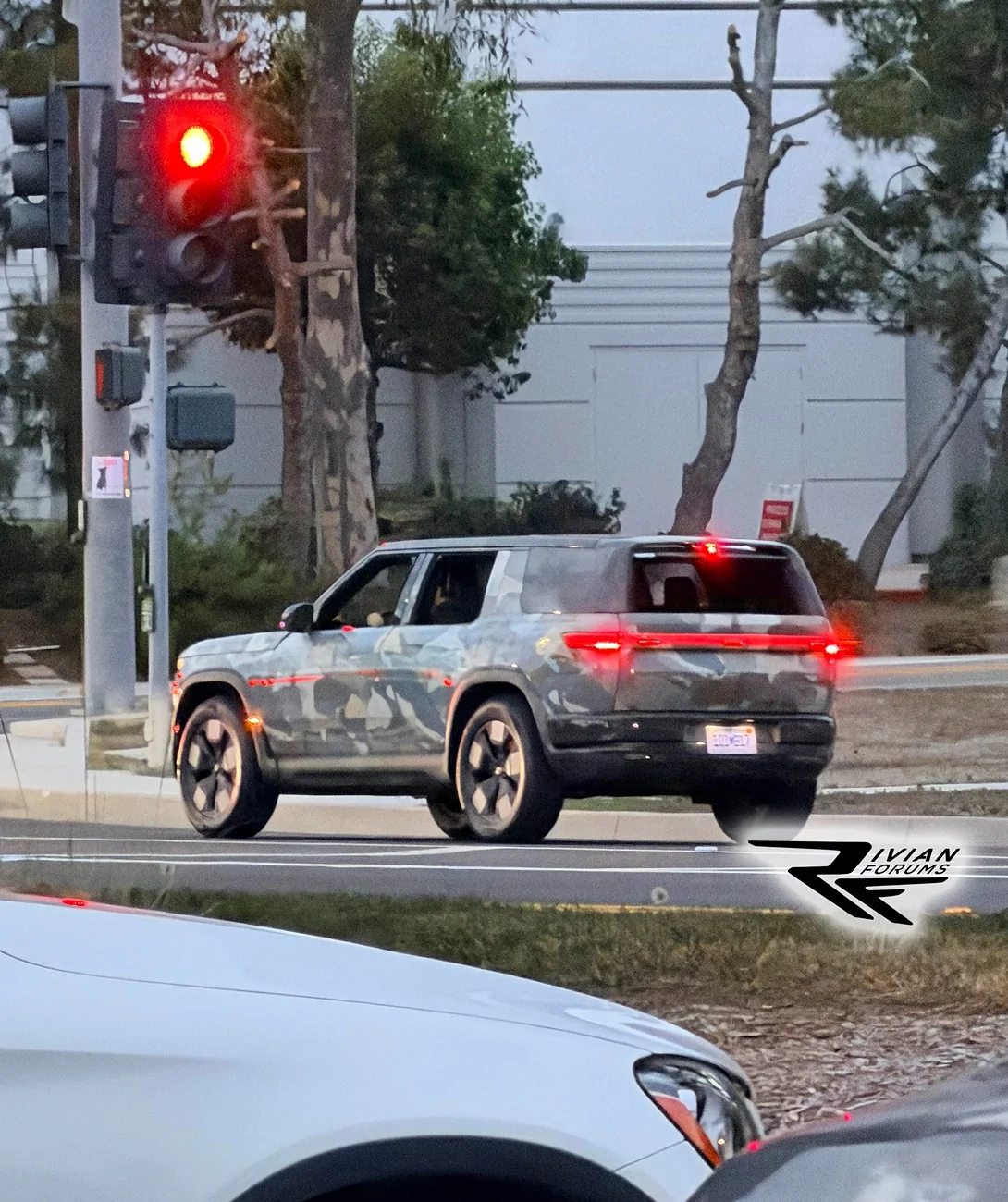 R2 Tail Lights / Brake Light / Rear Light Bar -- lit up on prototype ...