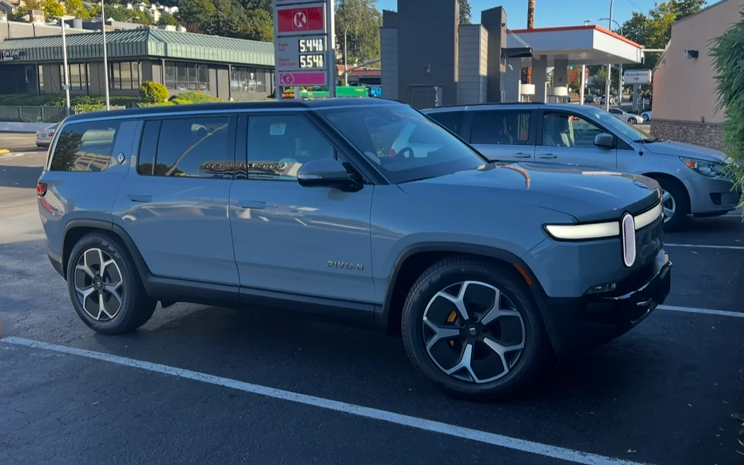 Washington - R1S Quad, Large Battery, 2023 Limestone, 16K miles ...