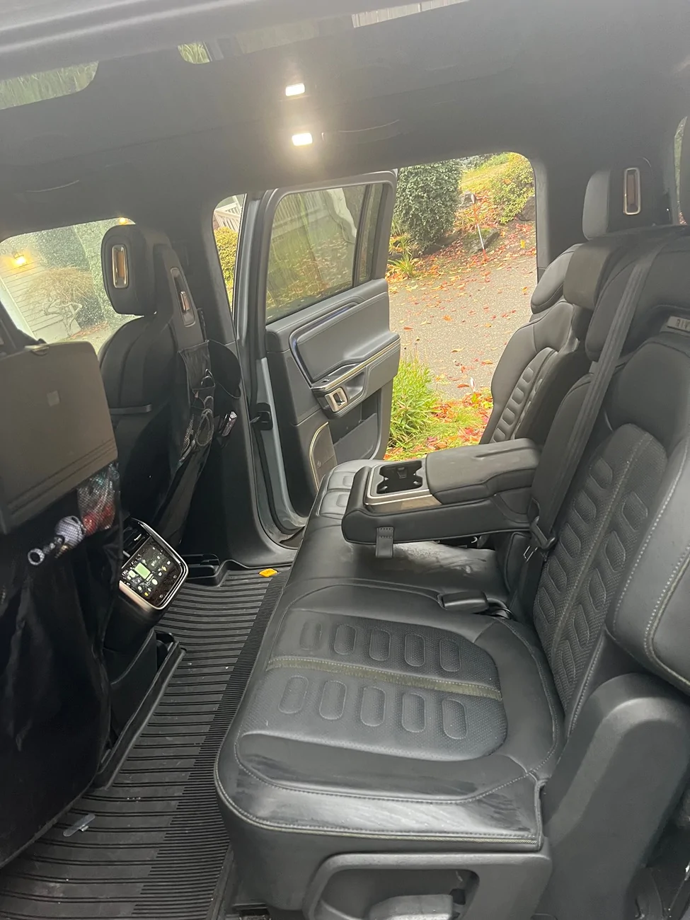 Washington - R1S Quad, Large Battery, 2023 Limestone, 16K miles ...