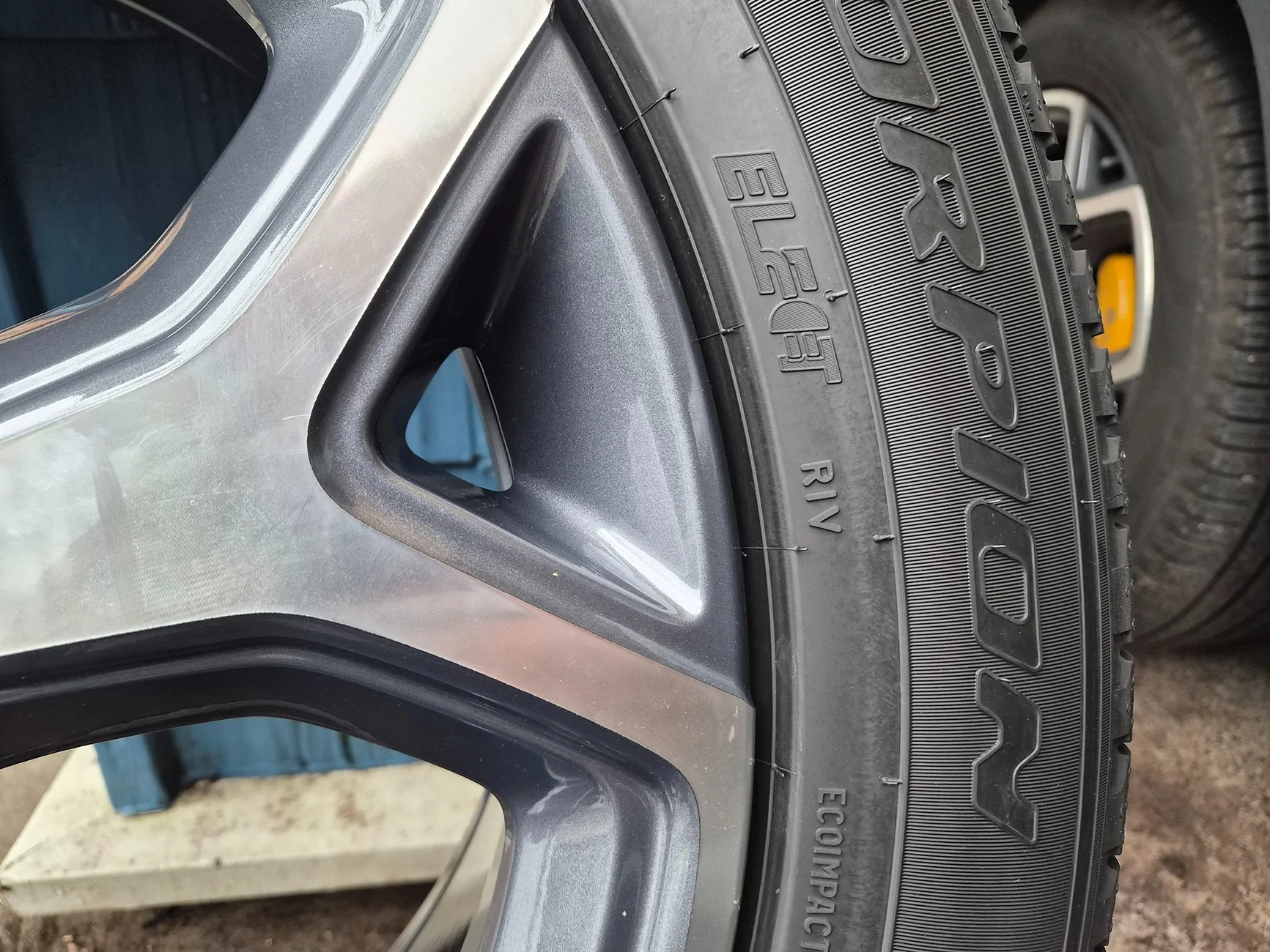 Oregon - PDX Rivian 21 inch aero Pirelli Scorpion full size spare and ...