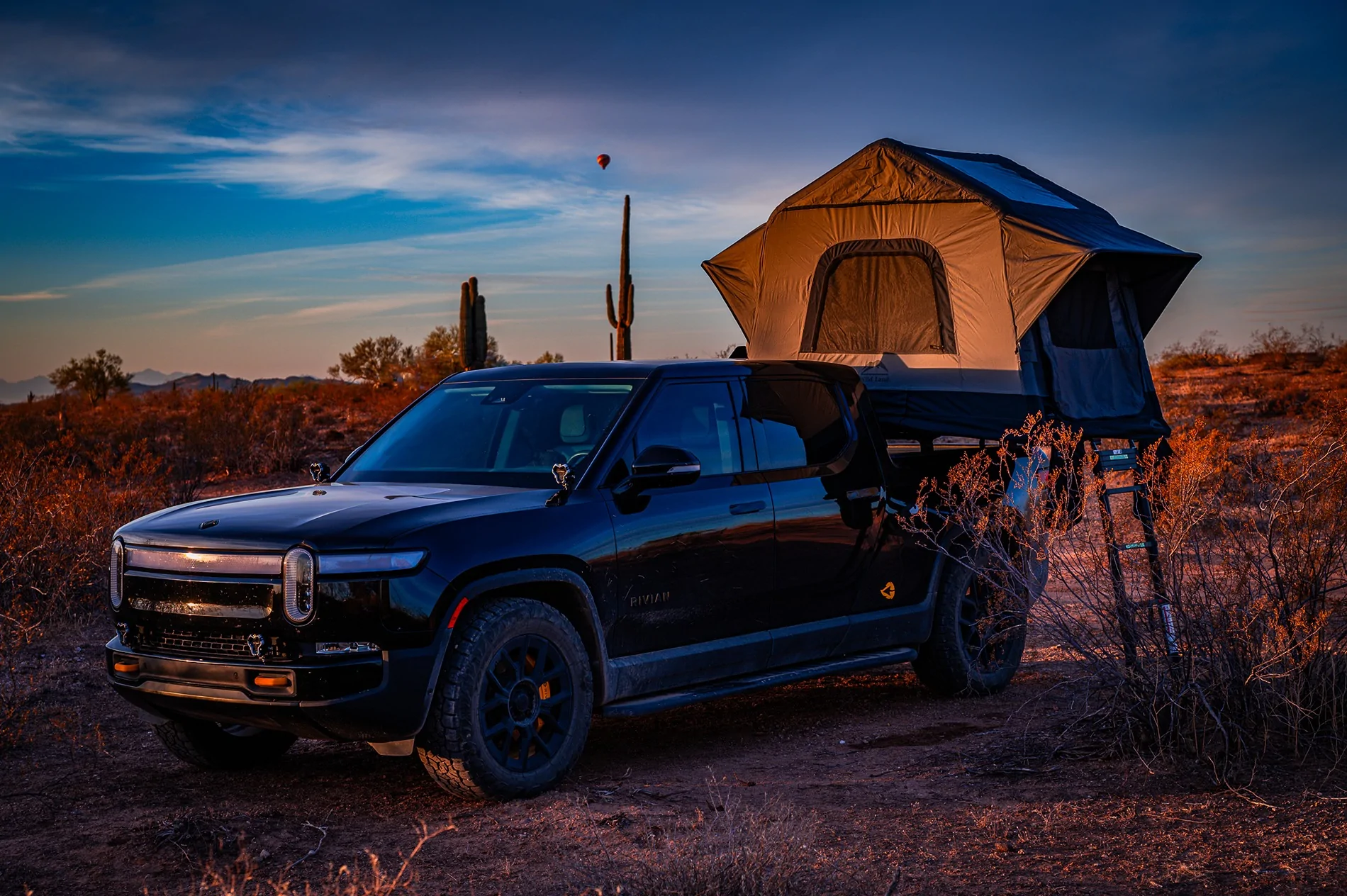 Arizona - Air Cruiser RTT + Dark Rivian Crossbars + WEW Mounts + Extras ...