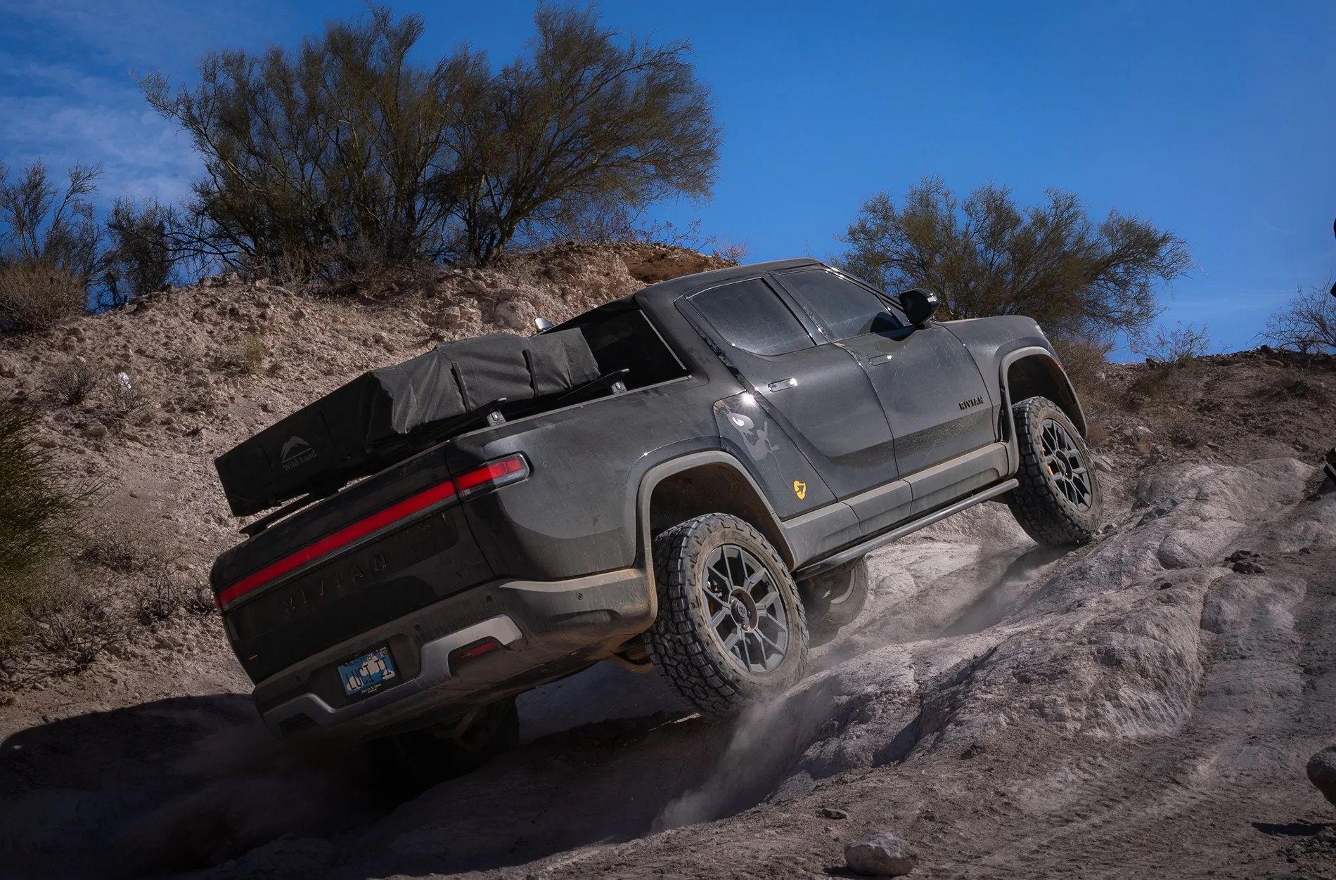 Arizona - Air Cruiser RTT + Dark Rivian Crossbars + WEW Mounts + Extras ...