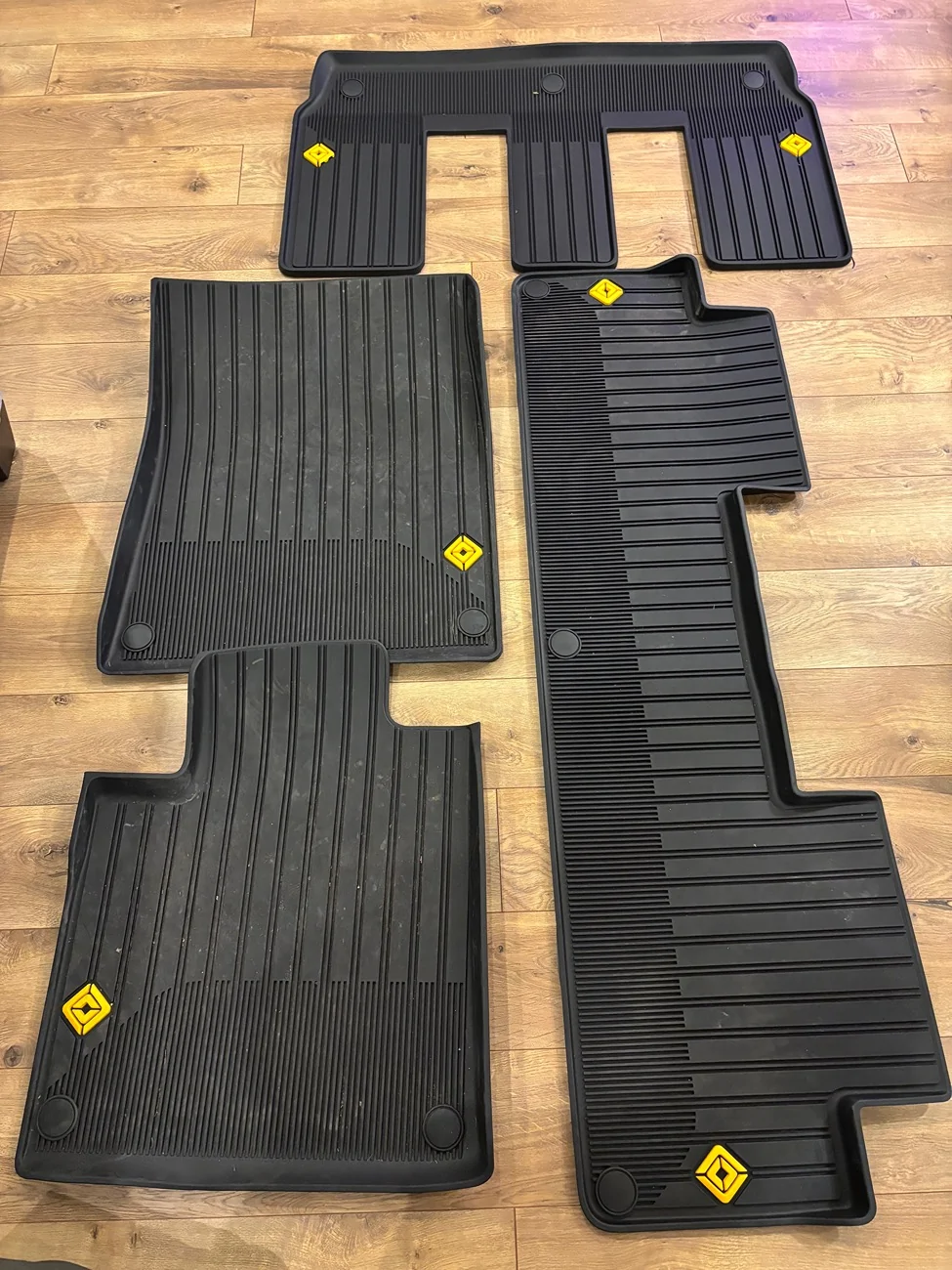 Washington - Prices reduced - R1S Gen 1 all weather mats, Rivian ...