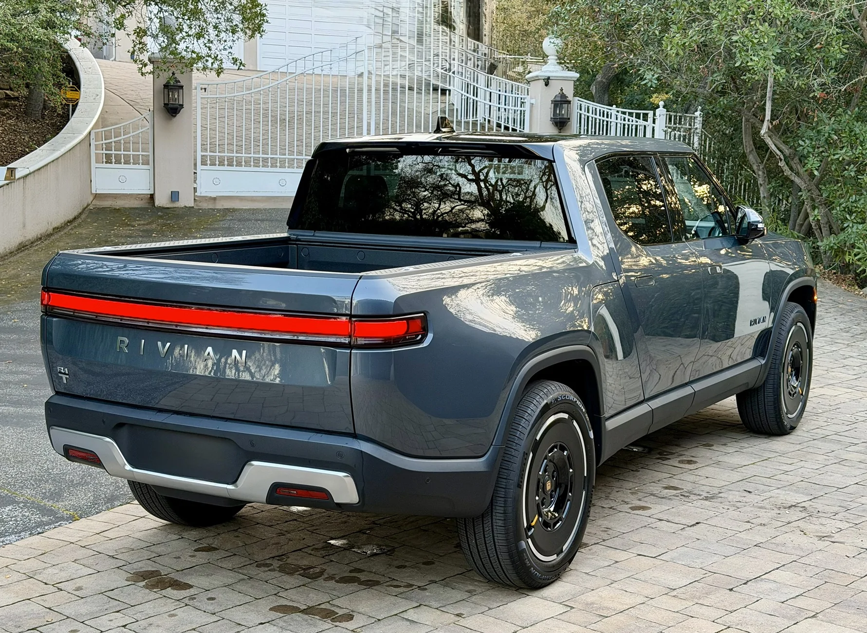 California - [FOR SALE] Virtually New 429-Mile 2025 R1T Gen 2 | Large ...