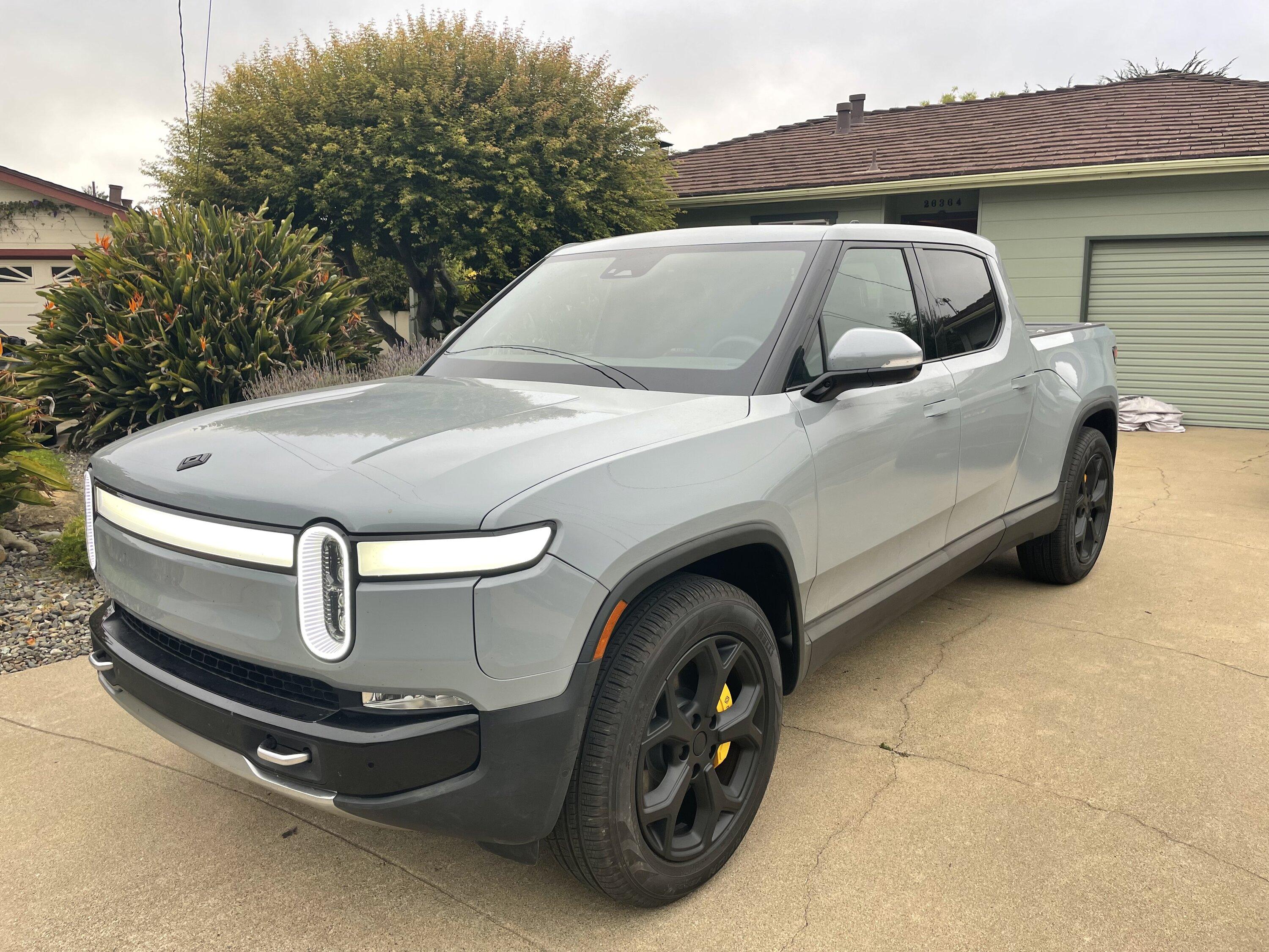 Modified: Matte black 21" wheels and matte black back bumper on R1T ...