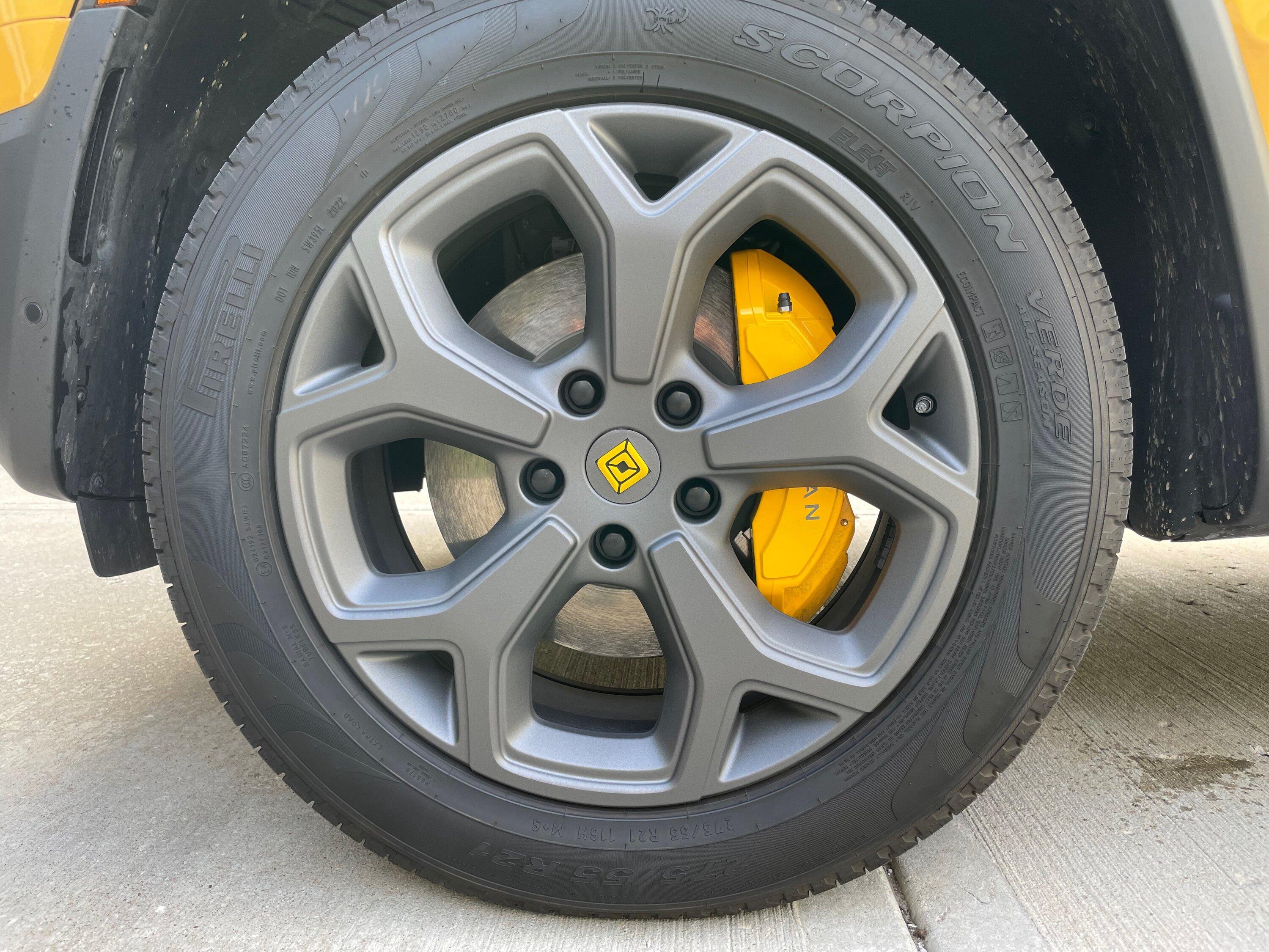 Hyperdip applied on 21" wheels (Anthracite Gray) | Rivian Forum - R1T ...