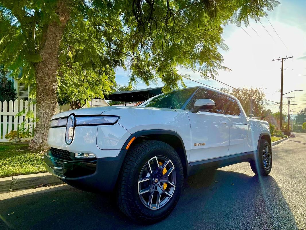 My new R1T and the Gang | Rivian Forum - R1T R1S R2 R3 News, Specs ...