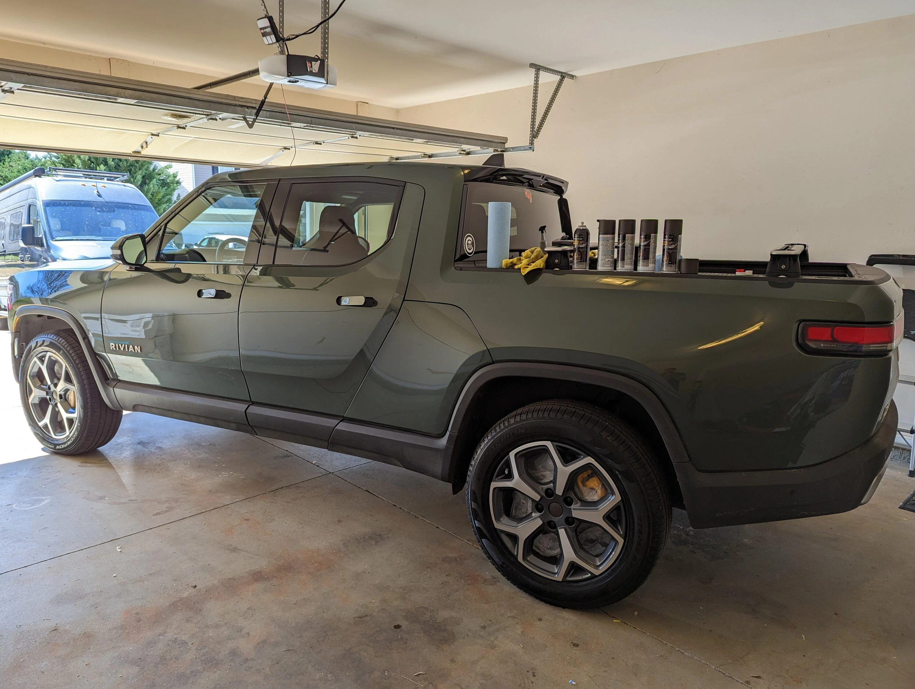Plasti Dipped 21" Wheels in Brass Monkey color by HyperDip | Rivian ...