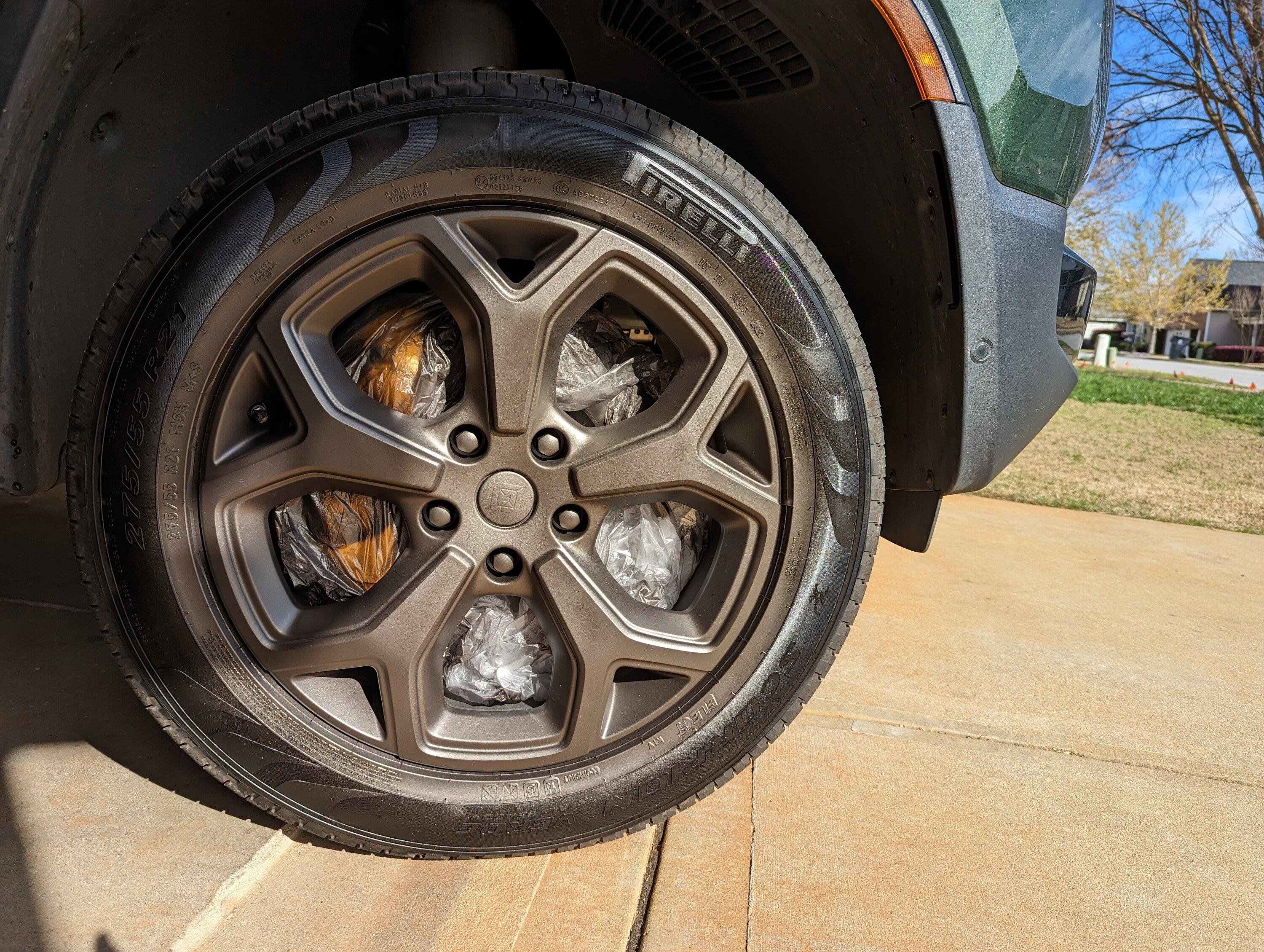 Plasti Dipped 21" Wheels in Brass Monkey color by HyperDip | Rivian ...