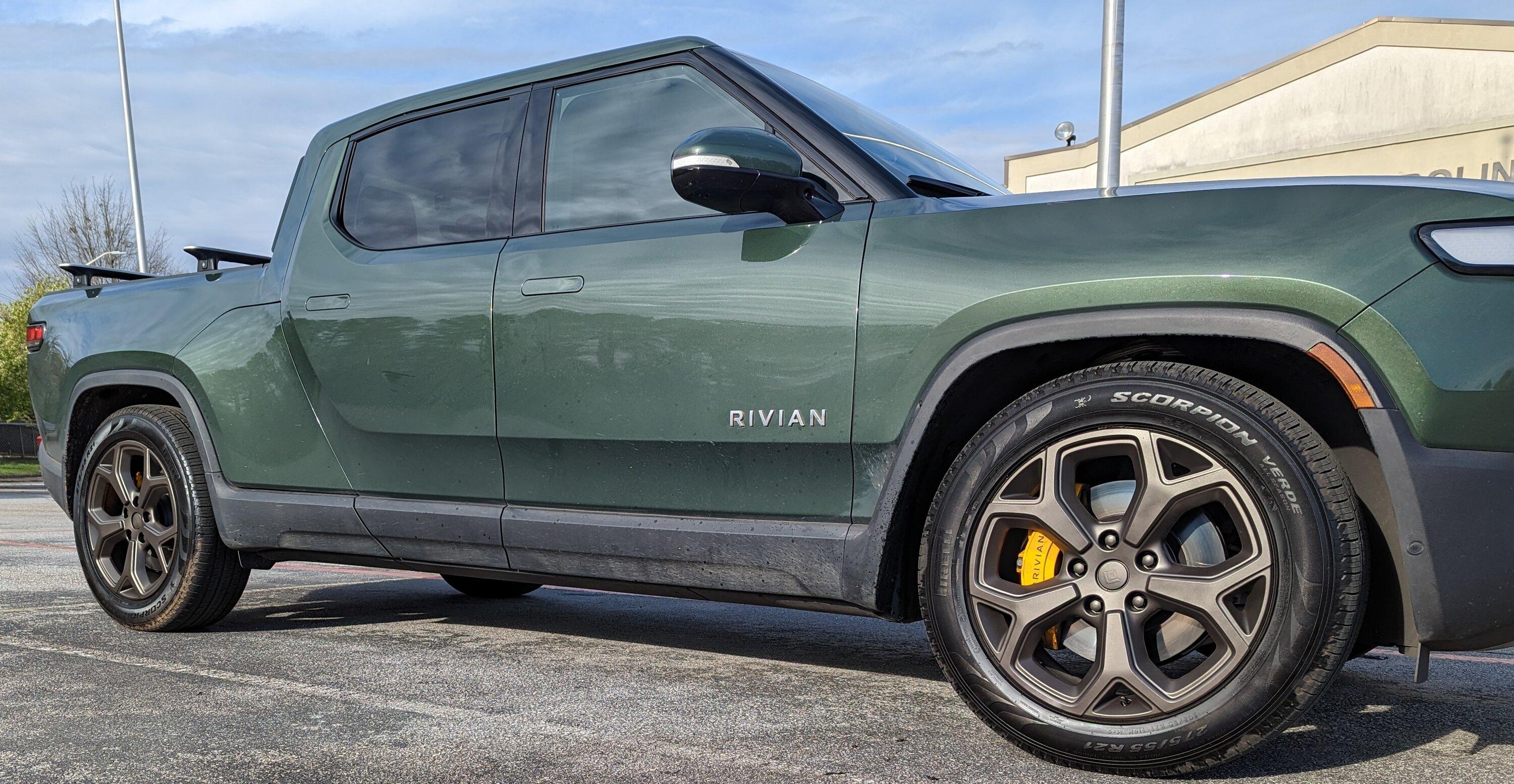 Plasti Dipped 21" Wheels in Brass Monkey color by HyperDip | Rivian ...