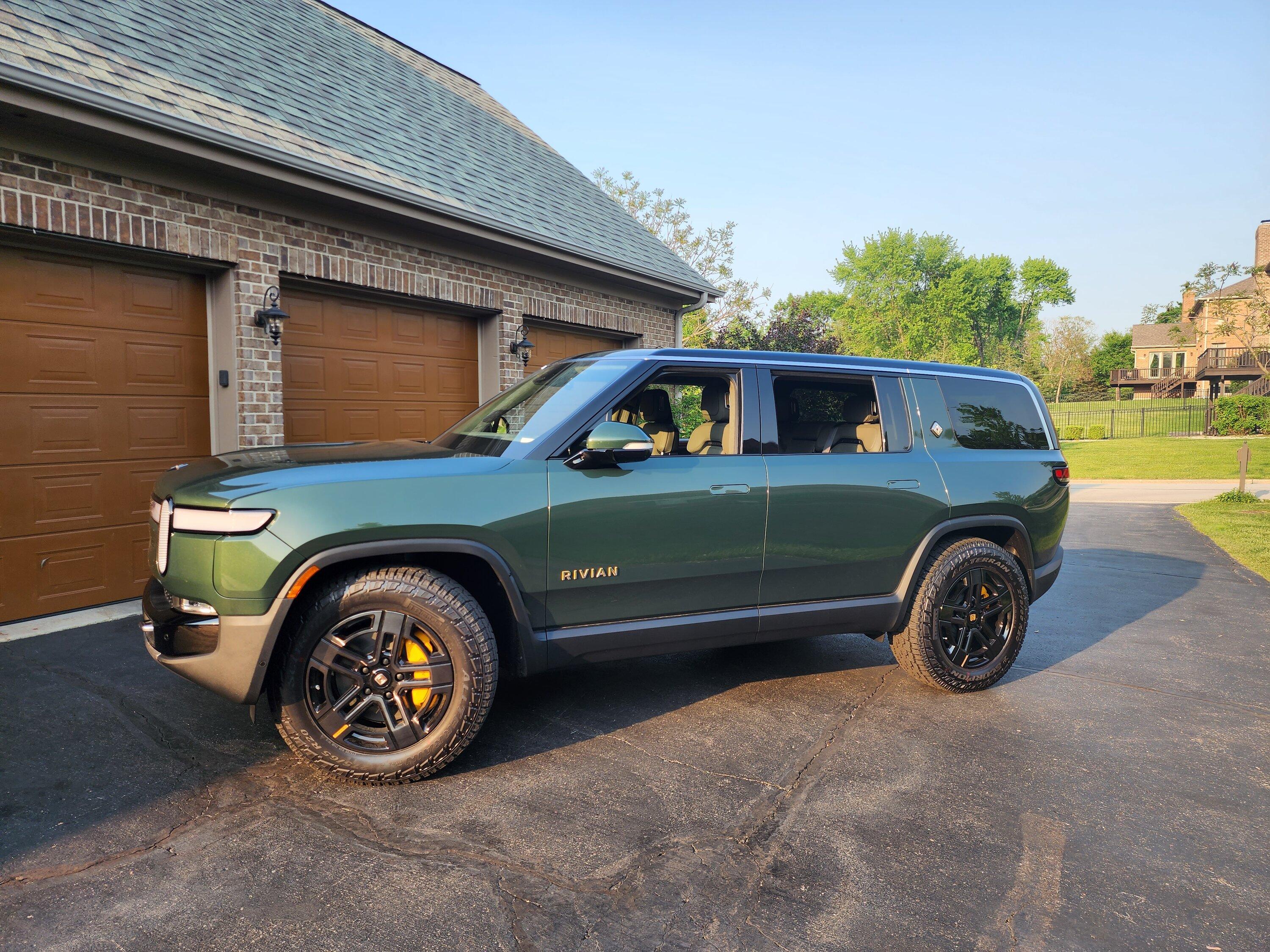 Picked up my R1S from Rivian factory!! Love the combo: double Forest ...