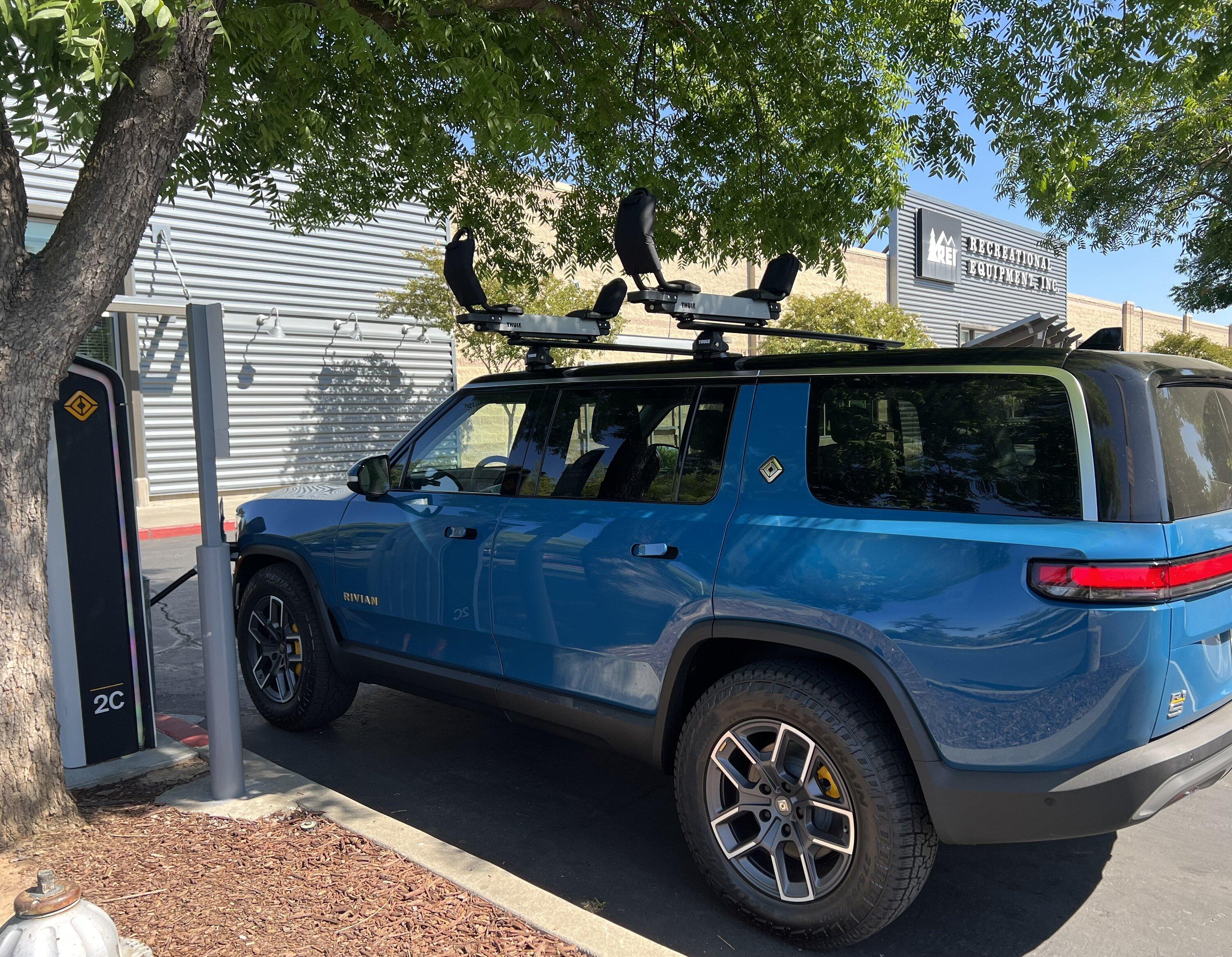 Thule Hullavator (or Yakima Showdown) kayak rack with R1T/S | Rivian Forum - R1T R1S R2 R3 News ...