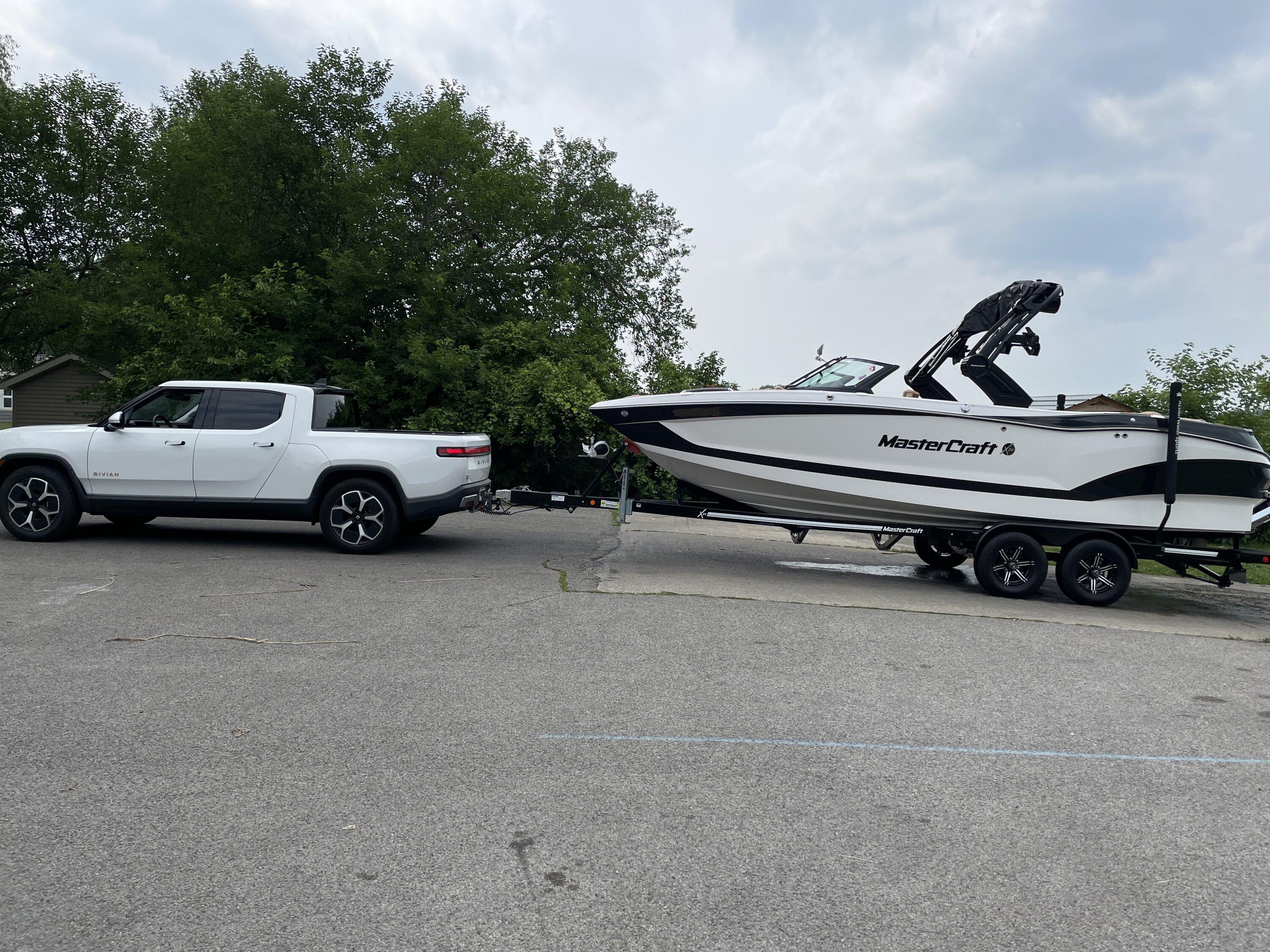 Towing boats with Rivian R1T & R1S -- add your experience / results ...