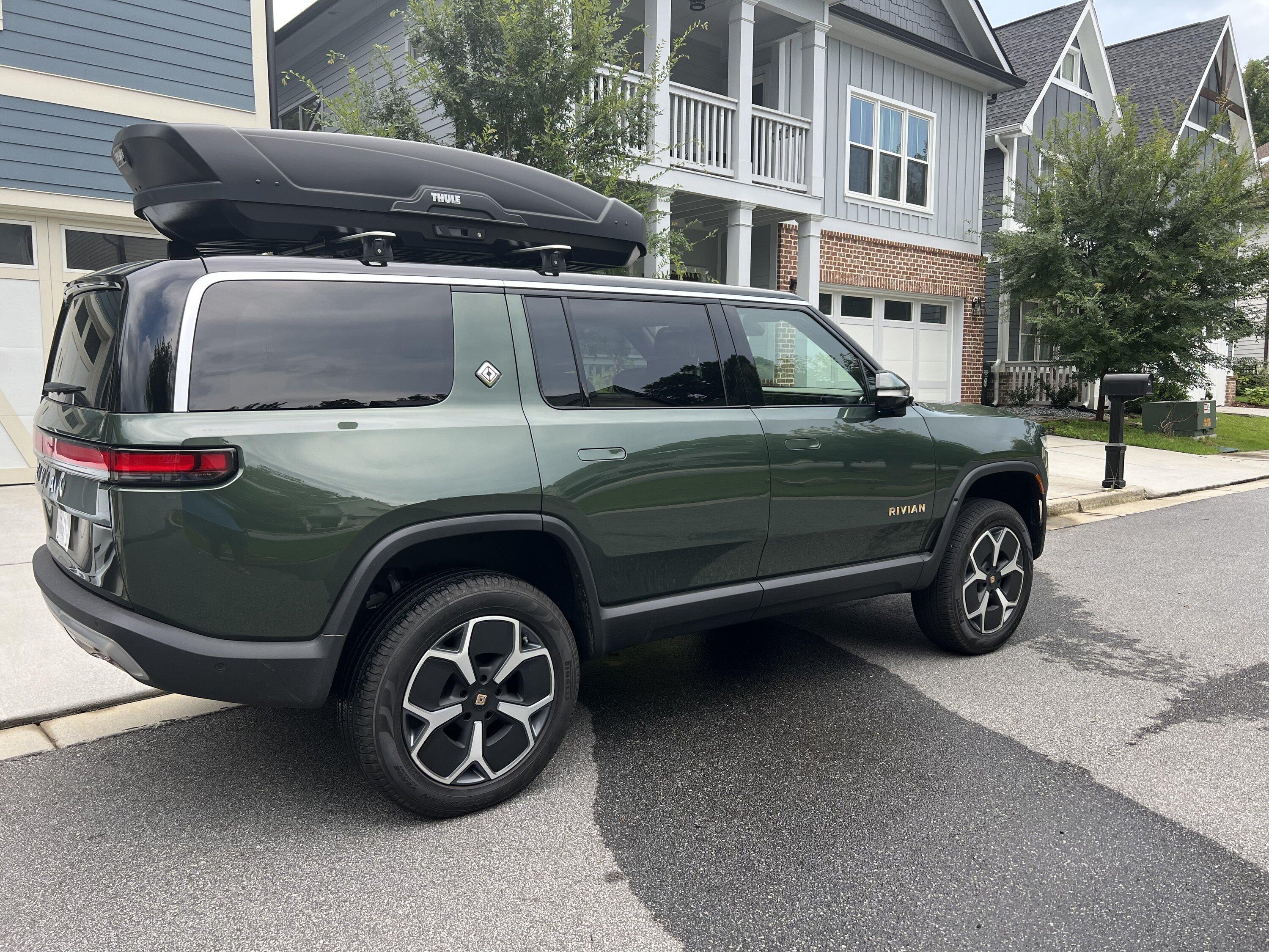 Thule Force XT XXL Rooftop Cargo Box installed on R1S | Rivian Forum ...