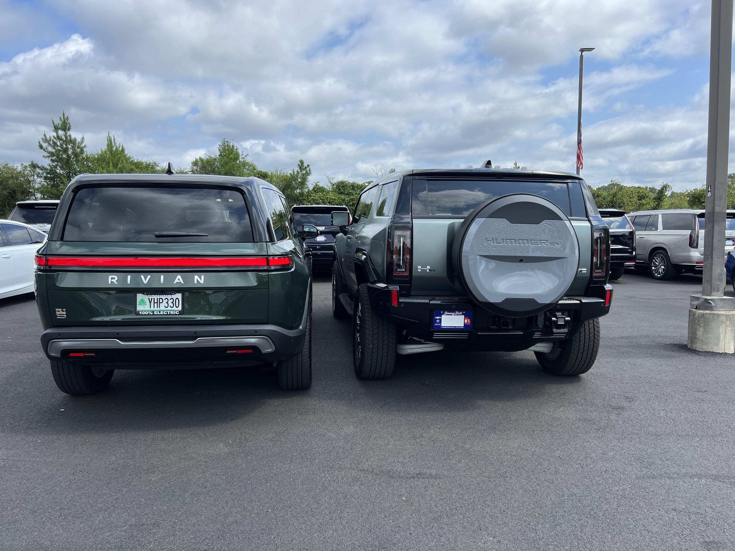 R1S vs Hummer EV SUV size comparison side-by-side | Rivian Forum - R1T ...