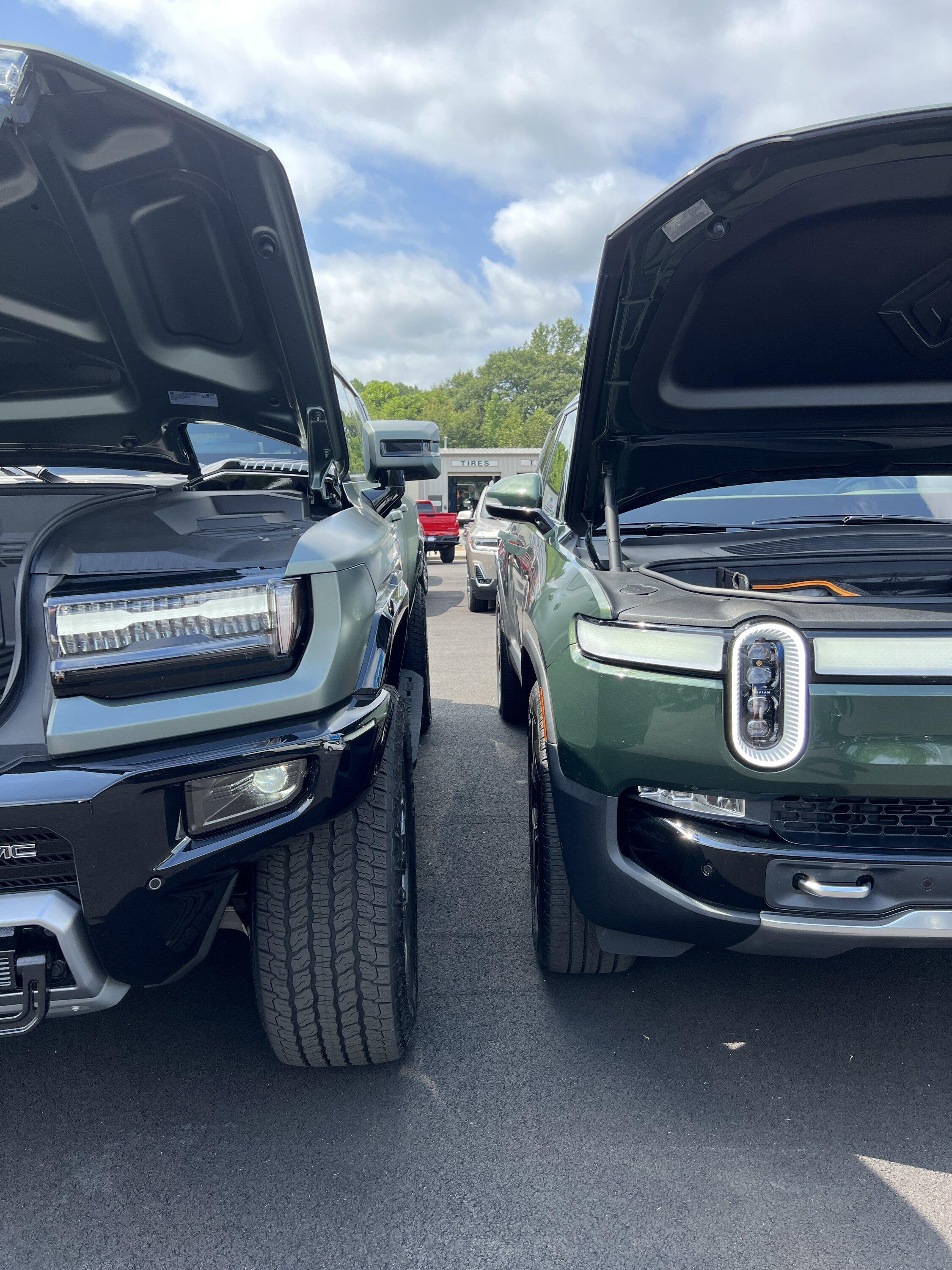 R1S vs Hummer EV SUV size comparison side-by-side | Rivian Forum - R1T R1S R2 R3 News, Specs ...