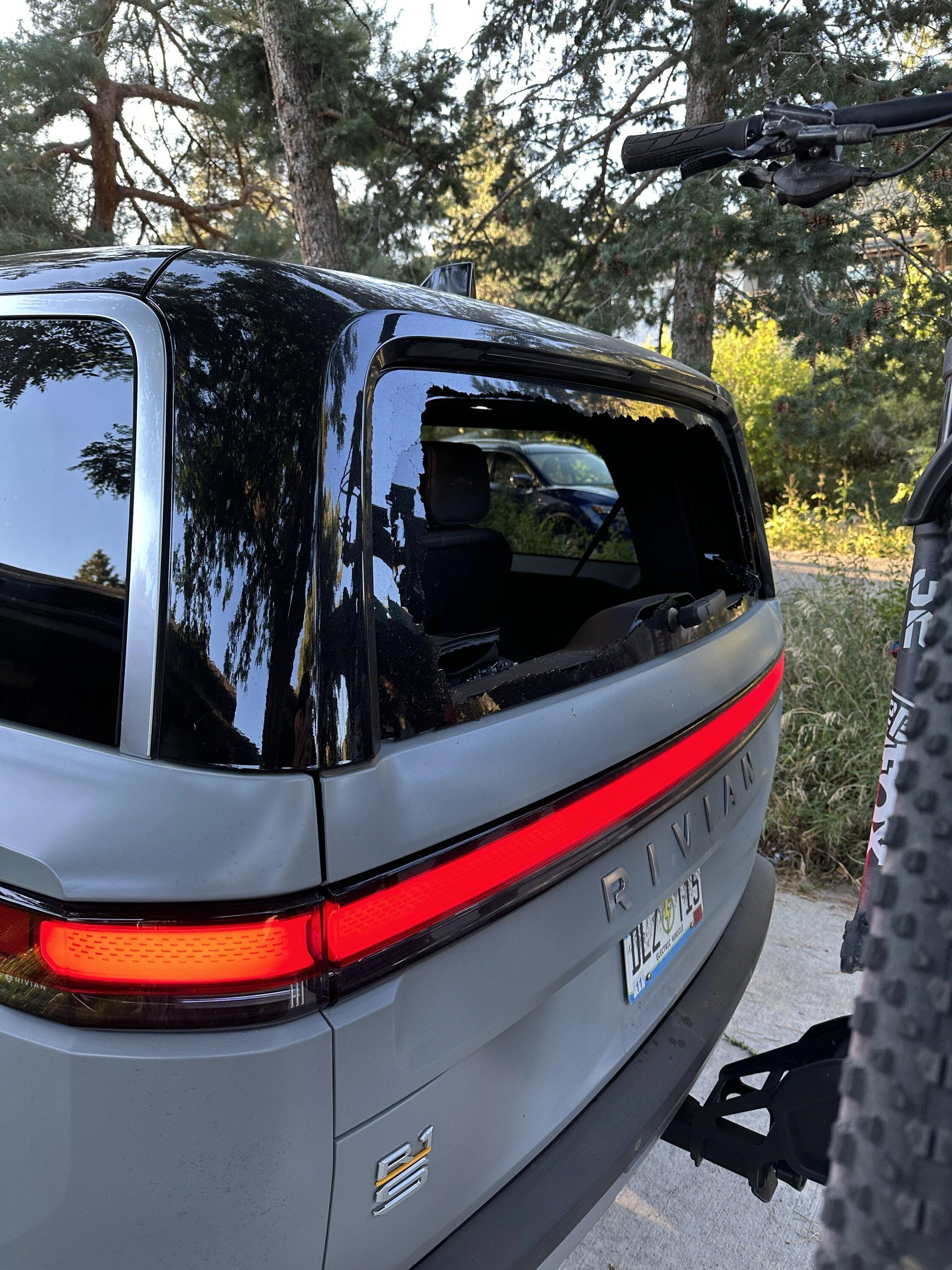 Rear Gate Glass Spontaneously Shattered (R1S) | Rivian Forum - R1T R1S ...