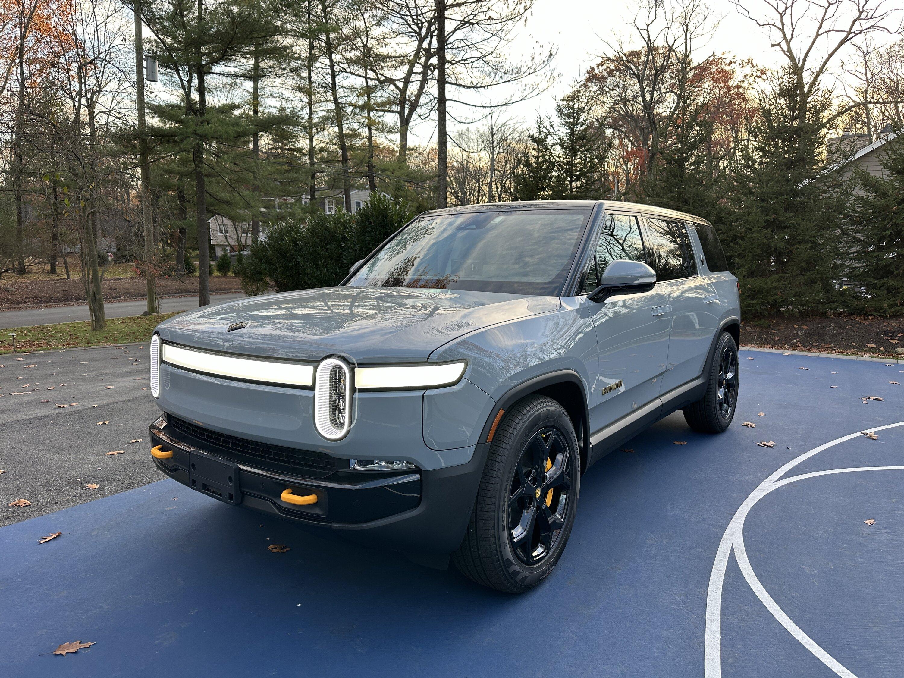 Anyone black out R1S window trim? | Rivian Forum - R1T R1S R2 R3 News ...