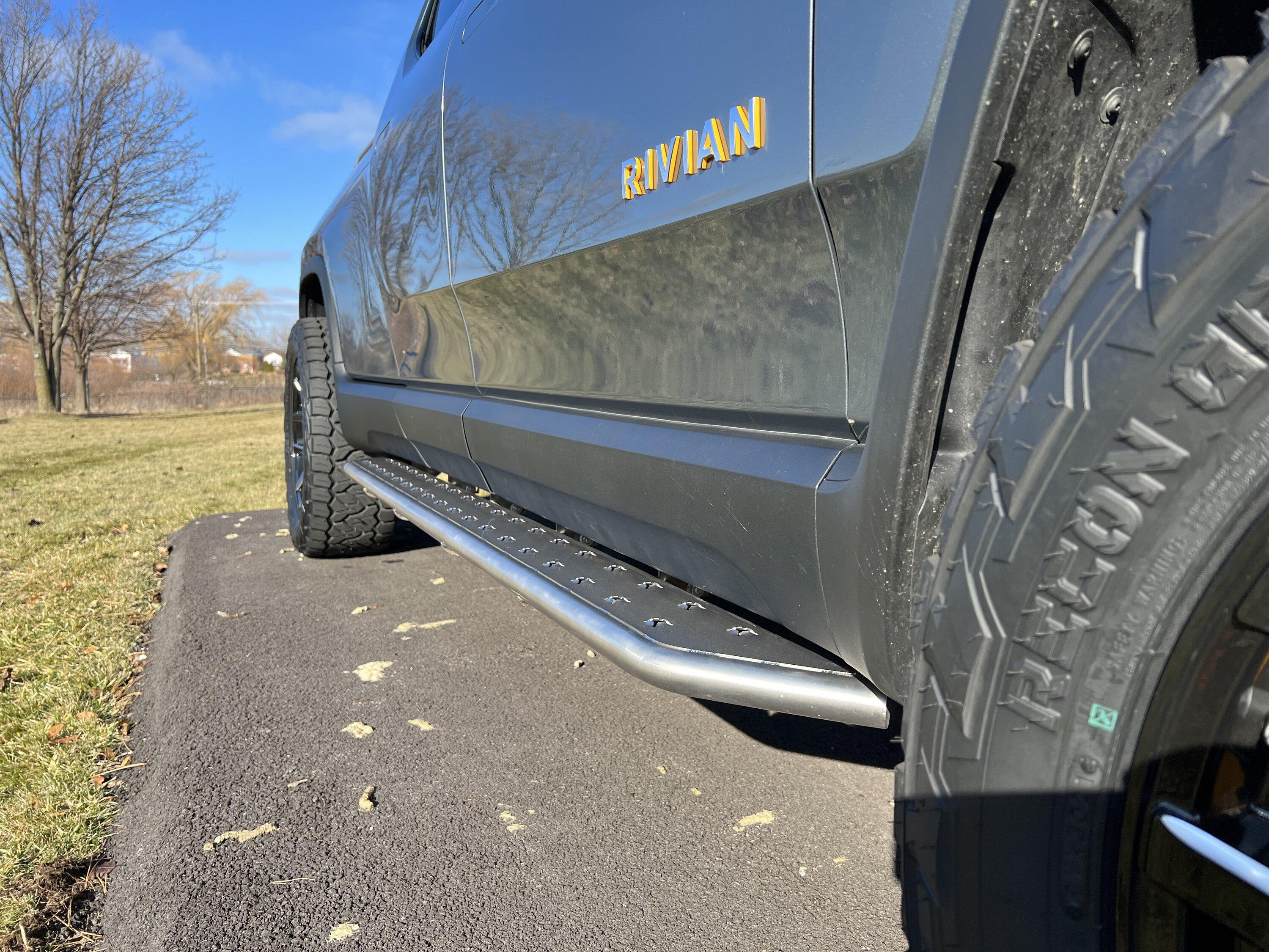 RealWheelsEV NEW Rivian Accessories Brush Guard, Steps, Light Bar, Bed ...