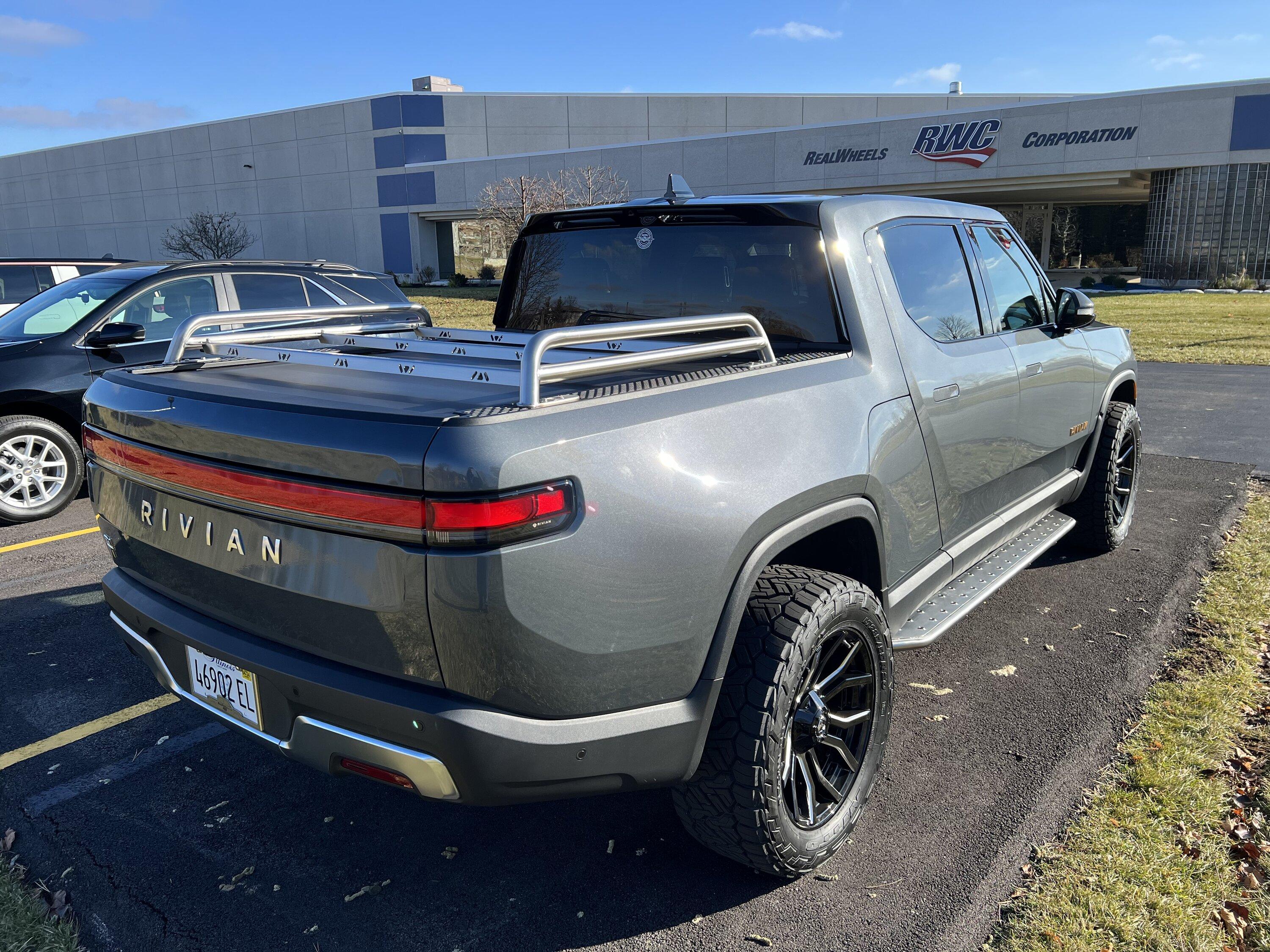 RealWheelsEV NEW Rivian Accessories Brush Guard, Steps, Light Bar, Bed ...