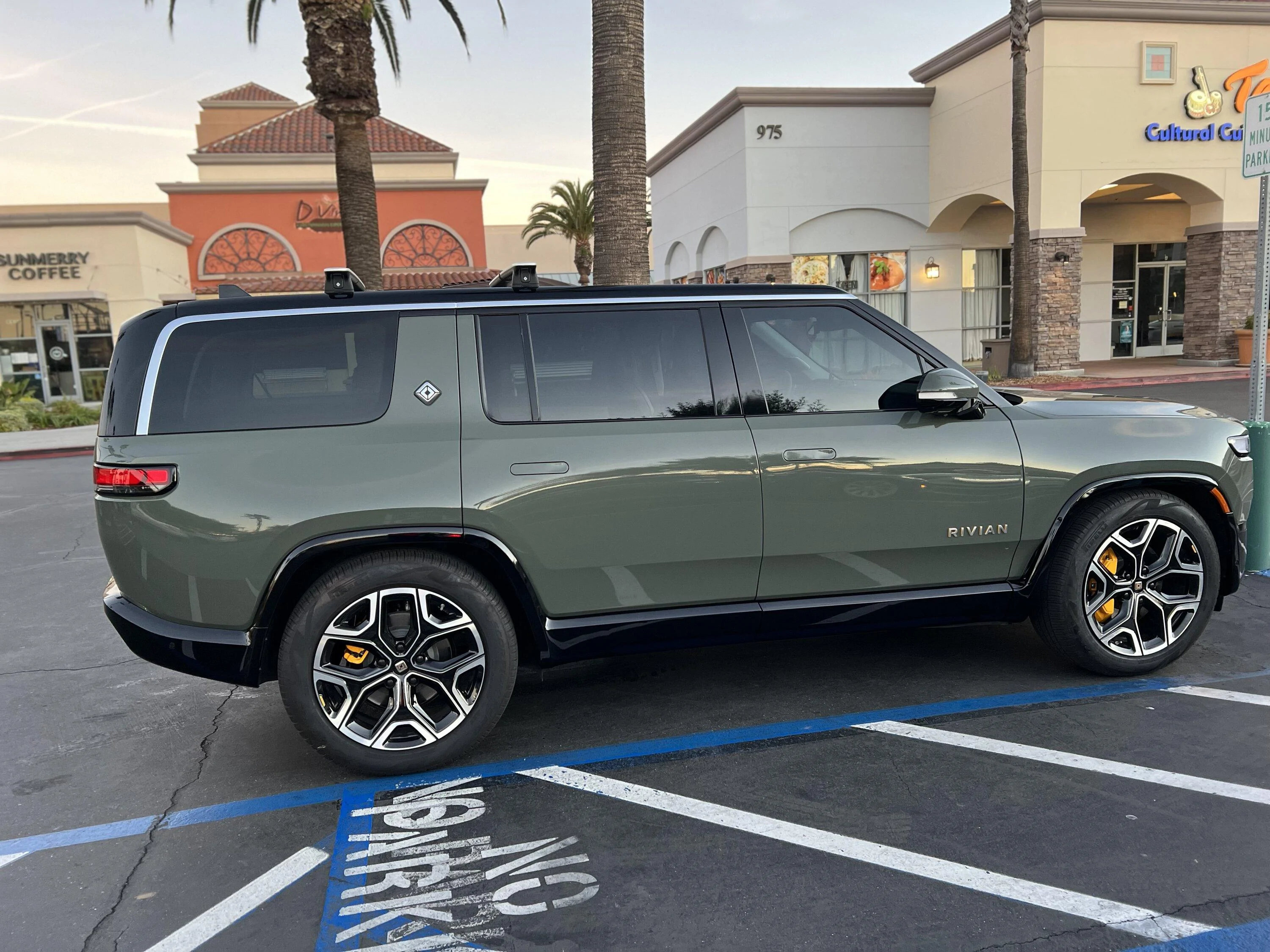 Painted Lower Cladding / Body Trim | Rivian Forum - R1T R1S R2 R3 News ...