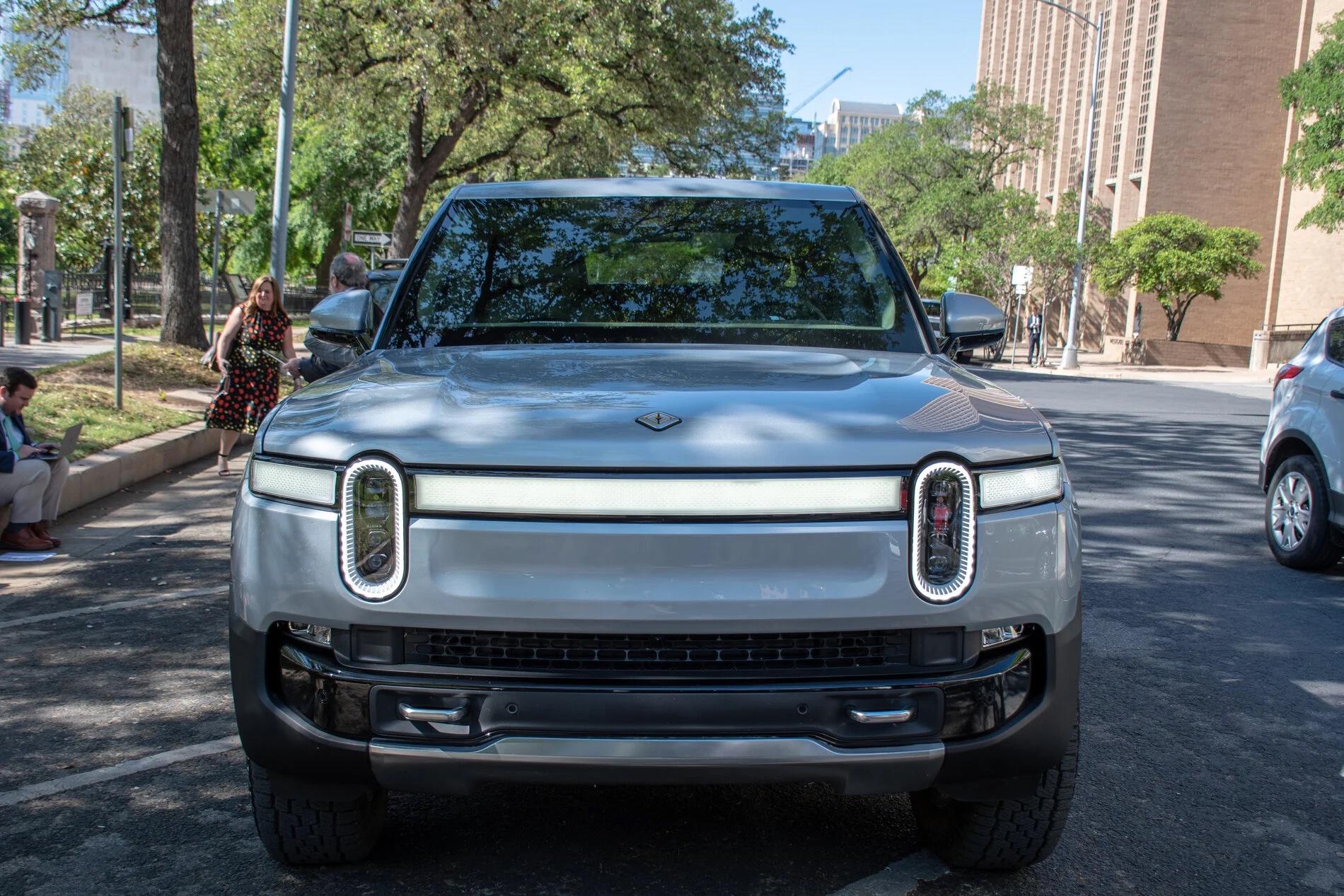 LA SILVER Rivian Photos | Rivian Forum - R1T R1S R2 R3 News, Specs ...